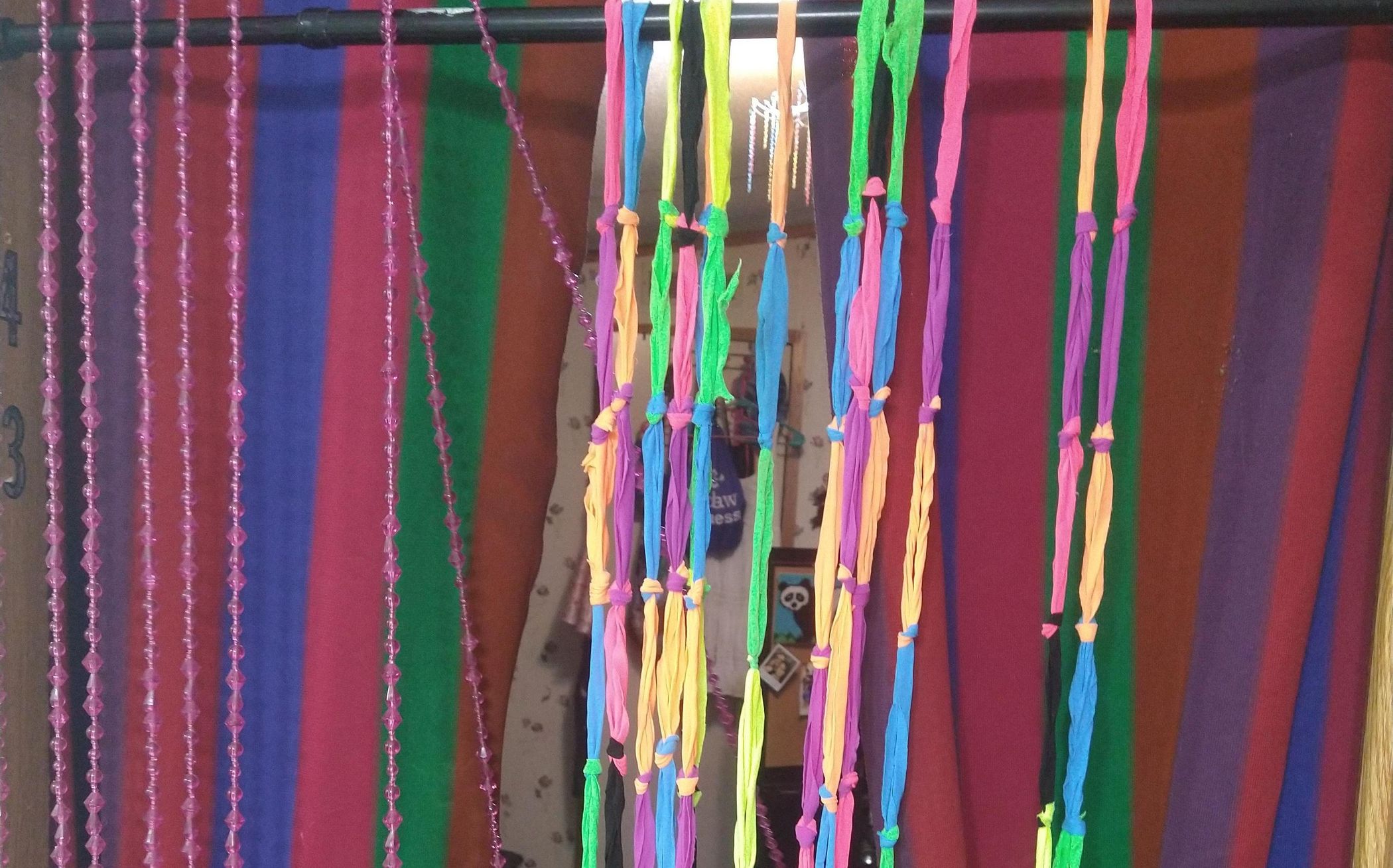 NEON LOOP CURTAIN : 4 Steps - Instructables