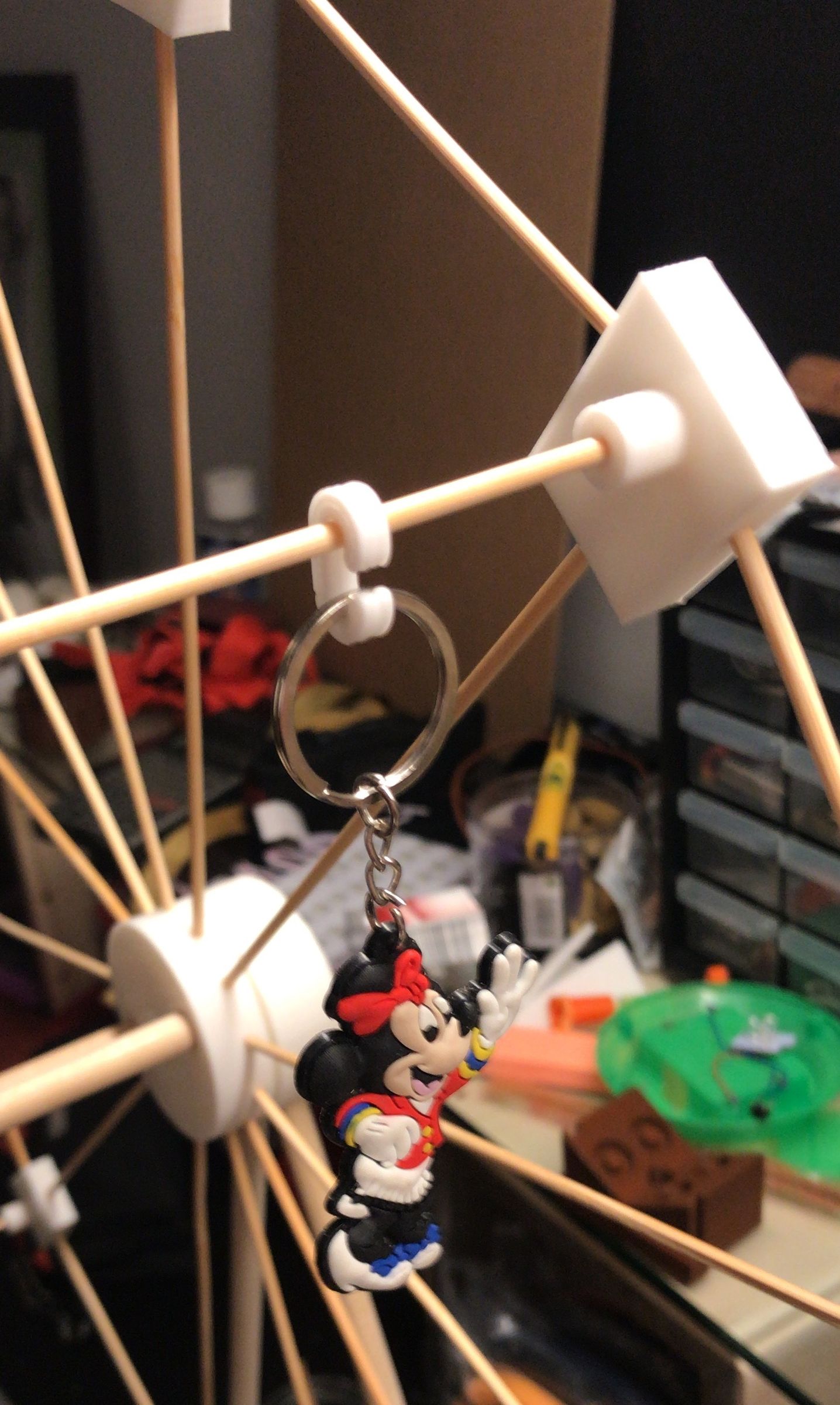 Ferris Wheel Keychain Display : 3 Steps - Instructables
