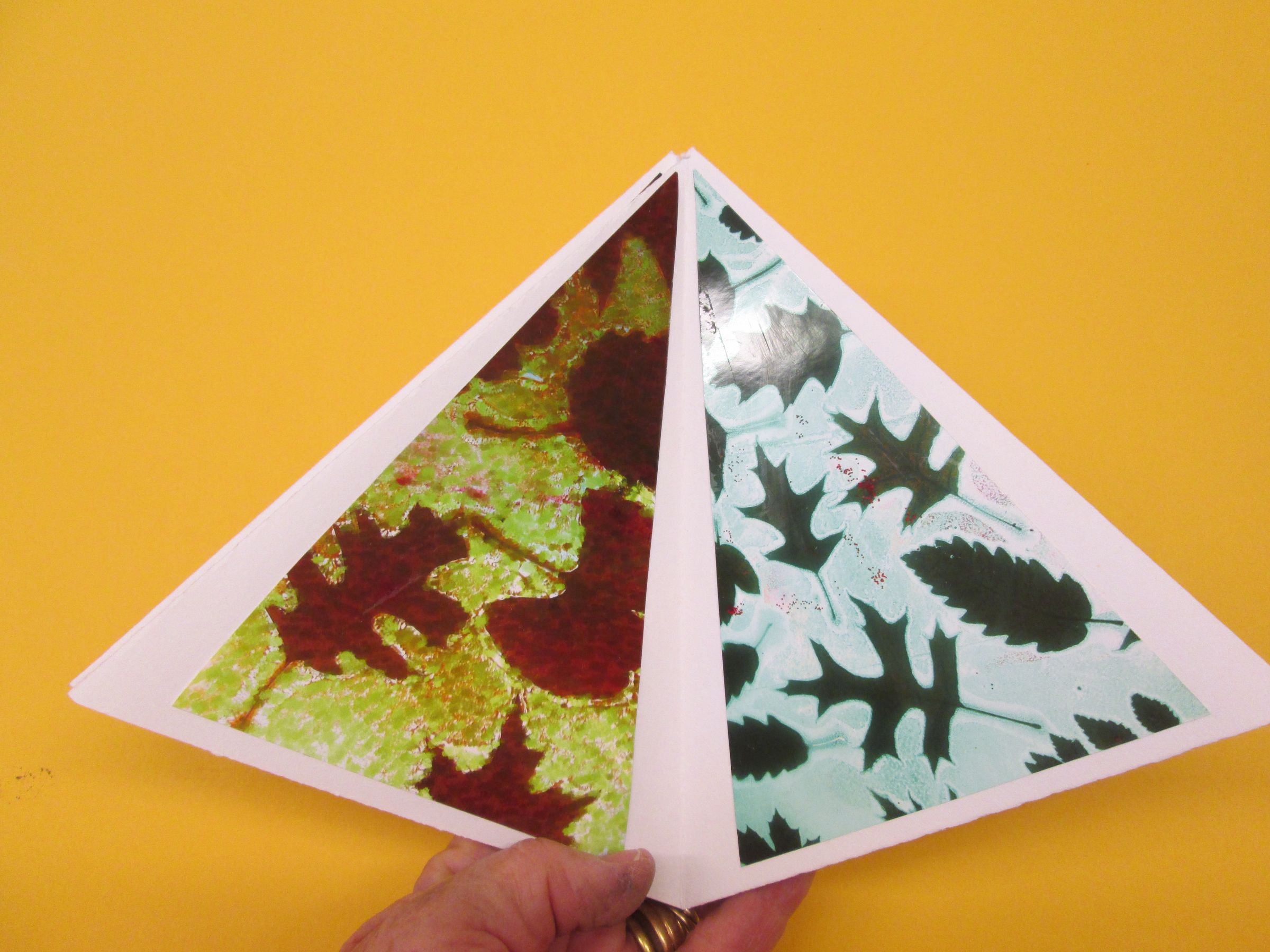 TRIANGLE BOOK : 8 Steps - Instructables