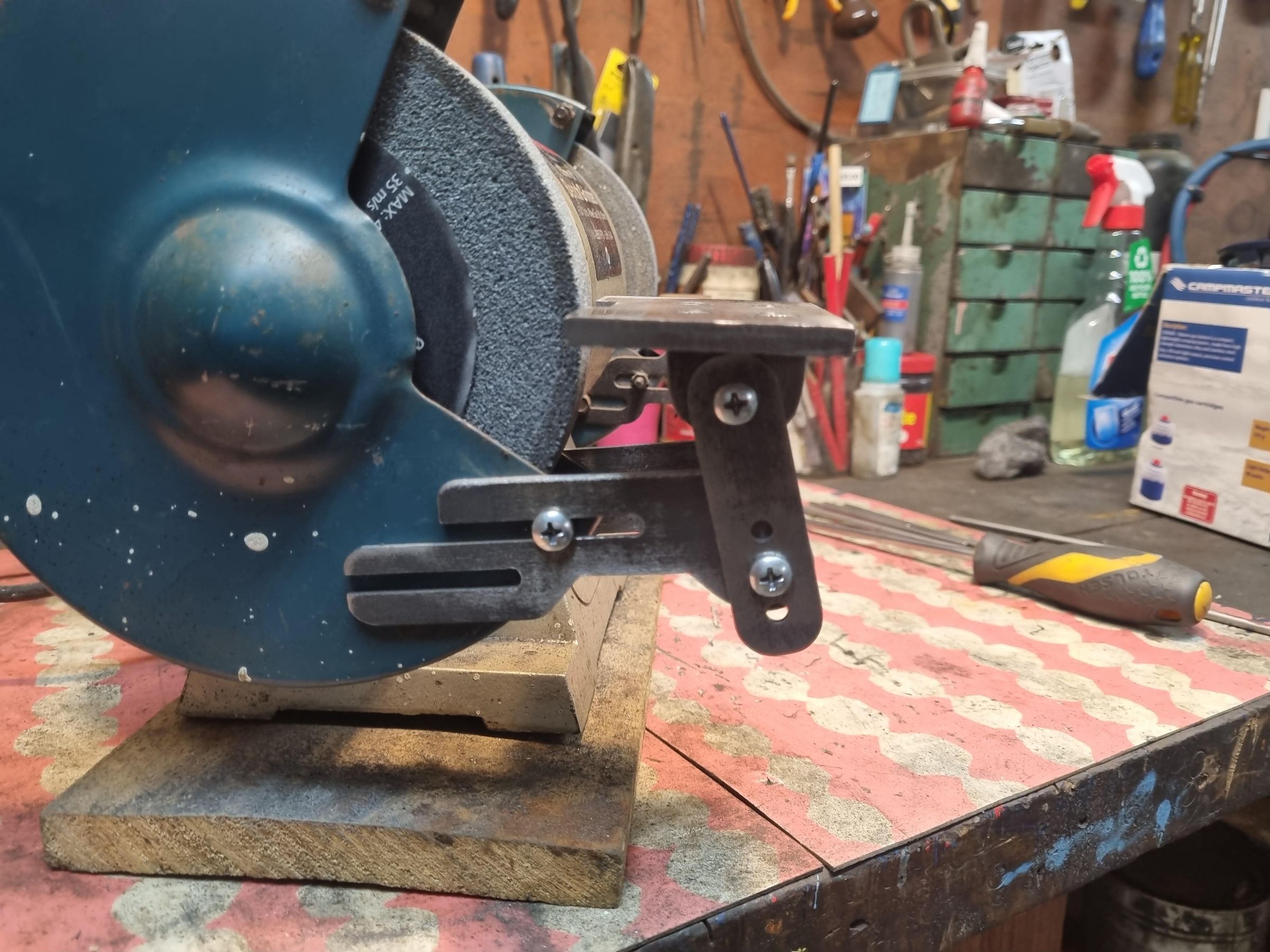 Scrap Metal Grinder Tool Rest : 7 Steps (with Pictures) - Instructables