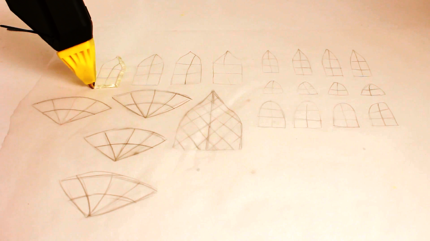 DIY Frozen Castle Using Plastic Bottles and Hot Glue : 5 Steps (with ...