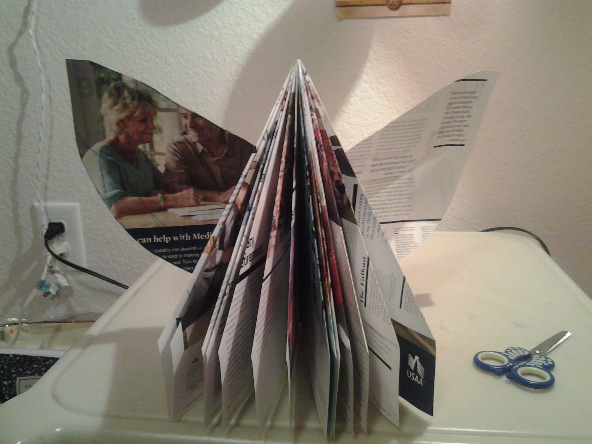 Magazine Christmas Angel : 5 Steps - Instructables