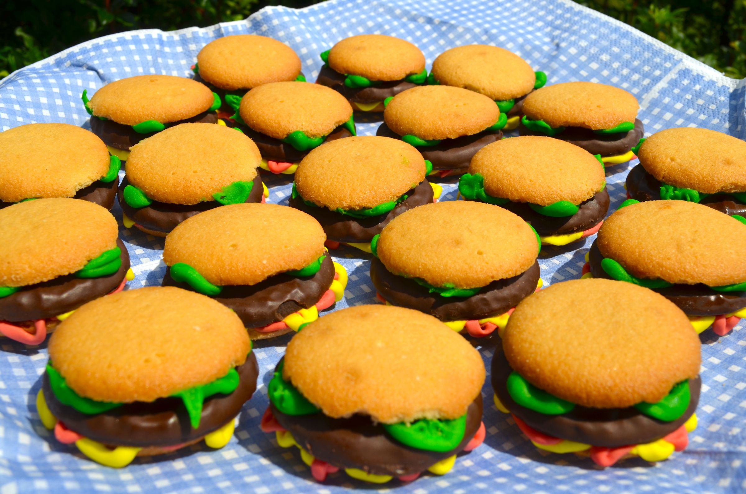 Simple and Sweet Burger Cookies : 4 Steps (with Pictures) - Instructables