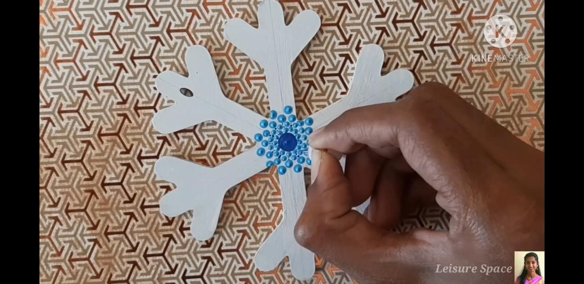 How to Dot Paint Christmas Ornaments - Snowflake Christmas Ornament DIY ...