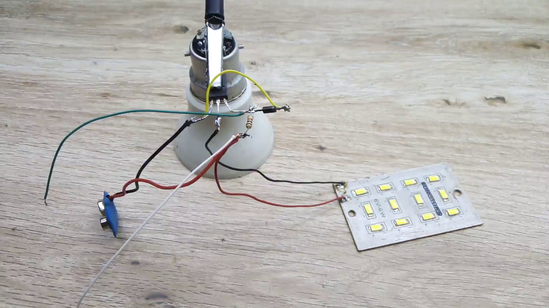 HOW TO MAKE a AUTOMATIC EMERGENCY LIGHT CIRCUIT USING D882 TRANSISTOR ...