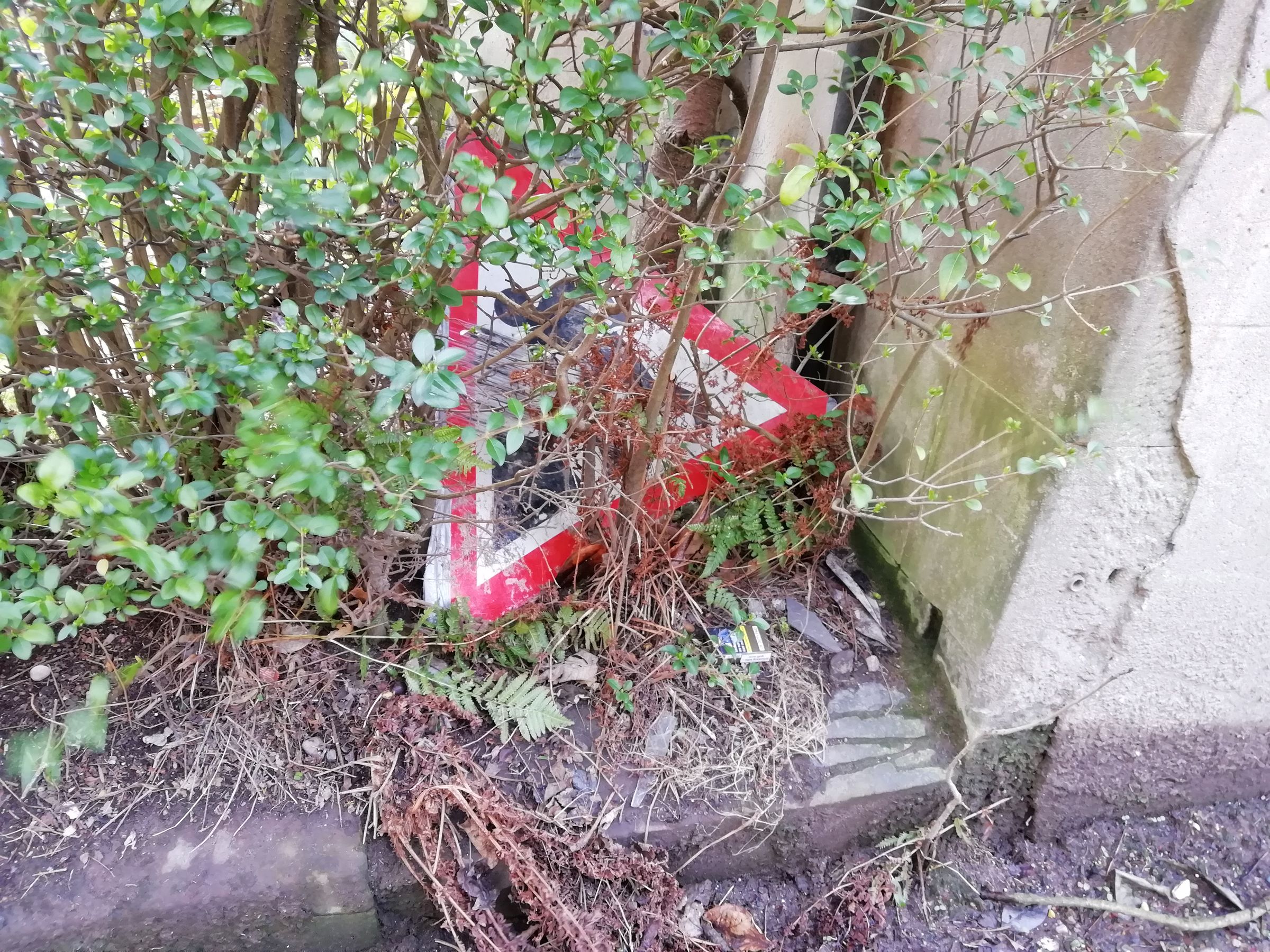 Road Sign Table : 4 Steps (with Pictures) - Instructables