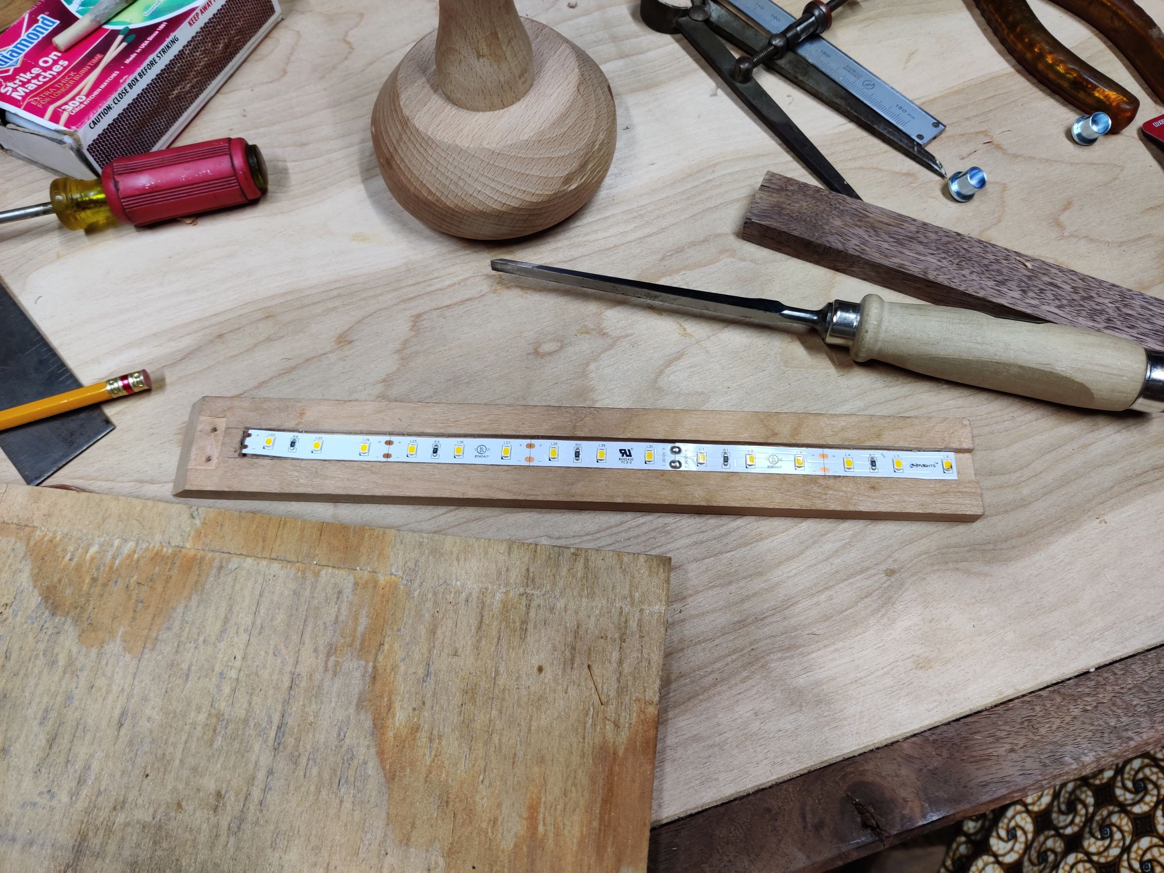Table With Hidden Lamp : 11 Steps (with Pictures) - Instructables