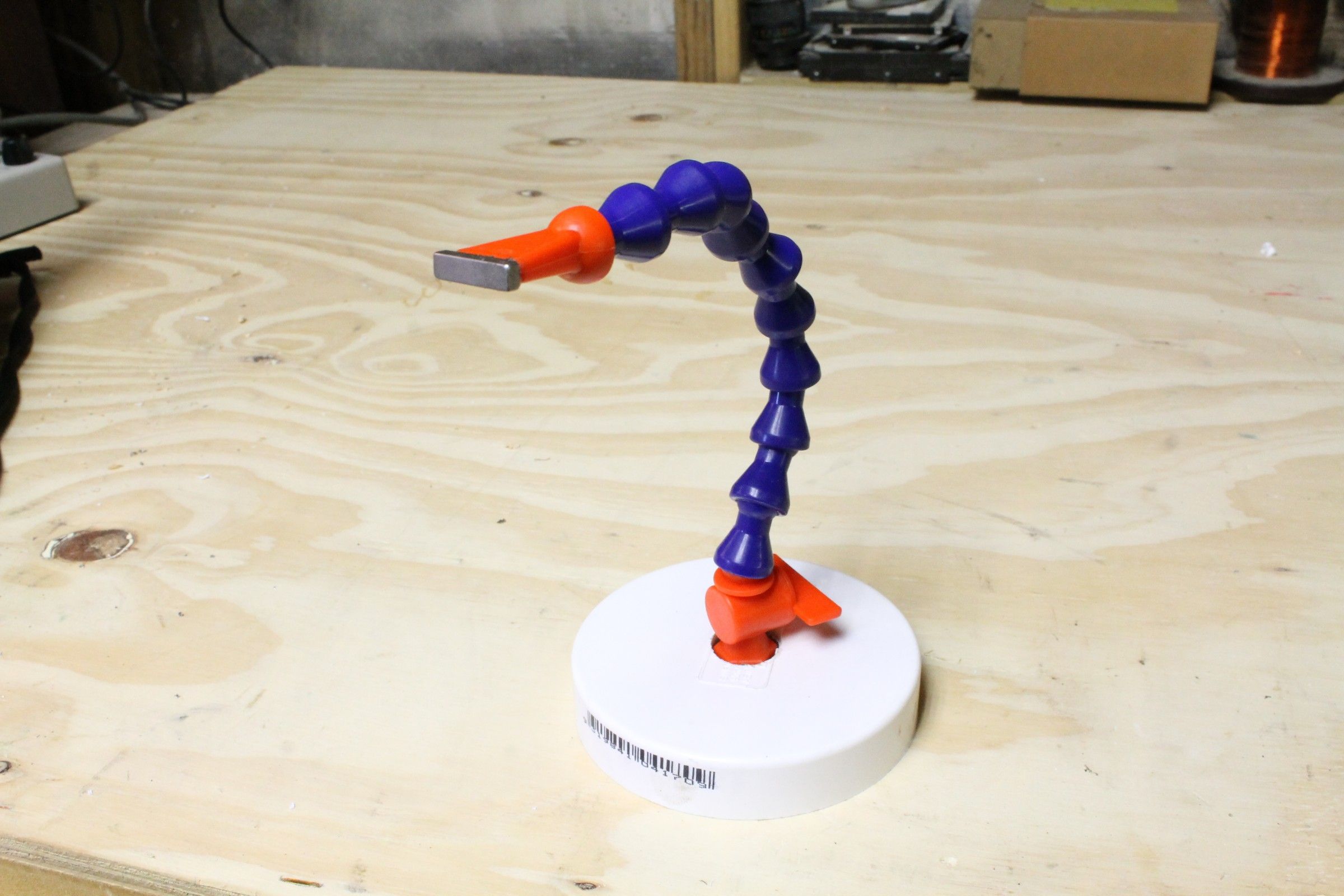 Magnetic 3rd Hand : 5 Steps (with Pictures) - Instructables