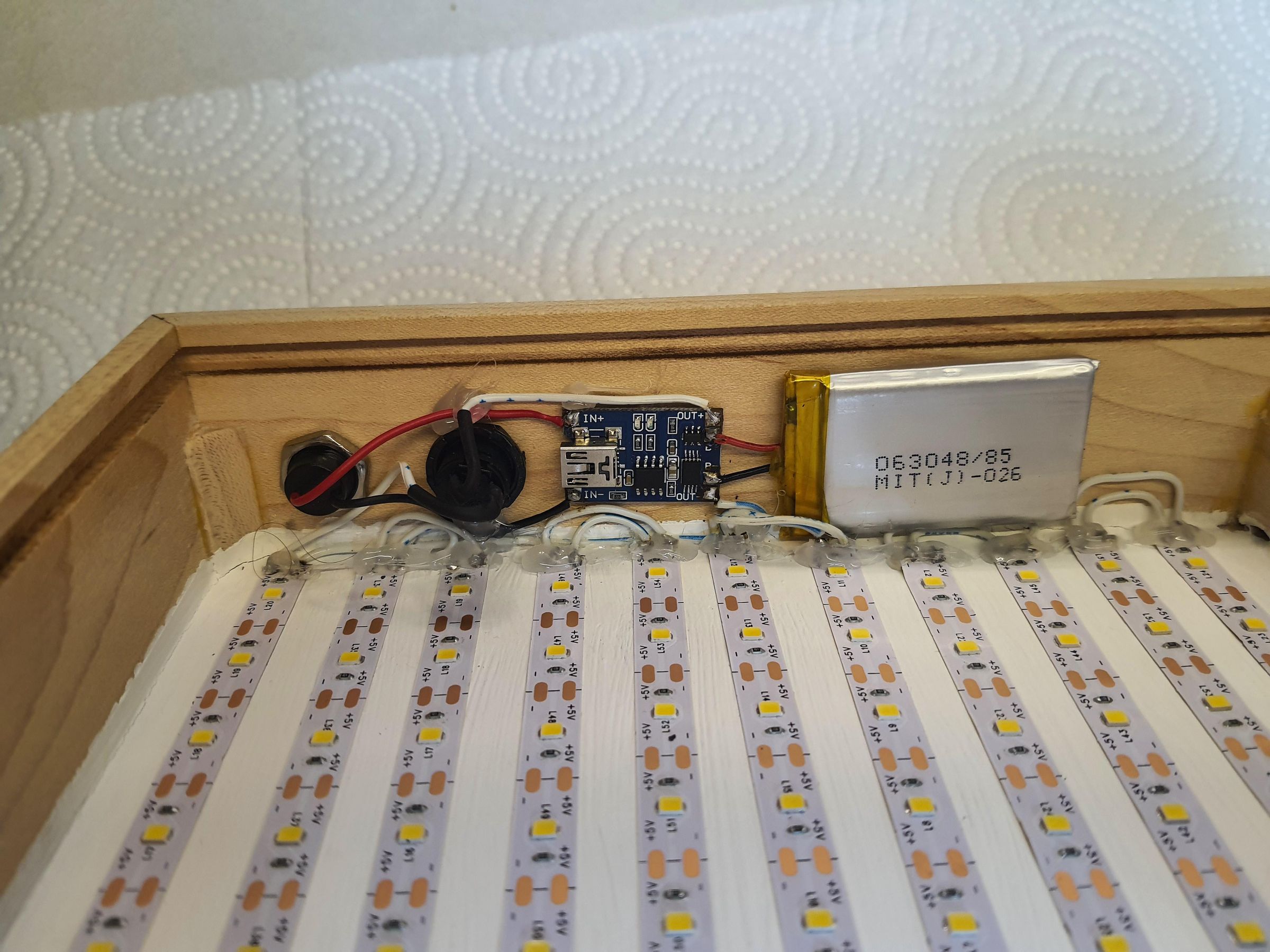 Lightbox With Wooden Frame : 14 Steps (with Pictures) - Instructables