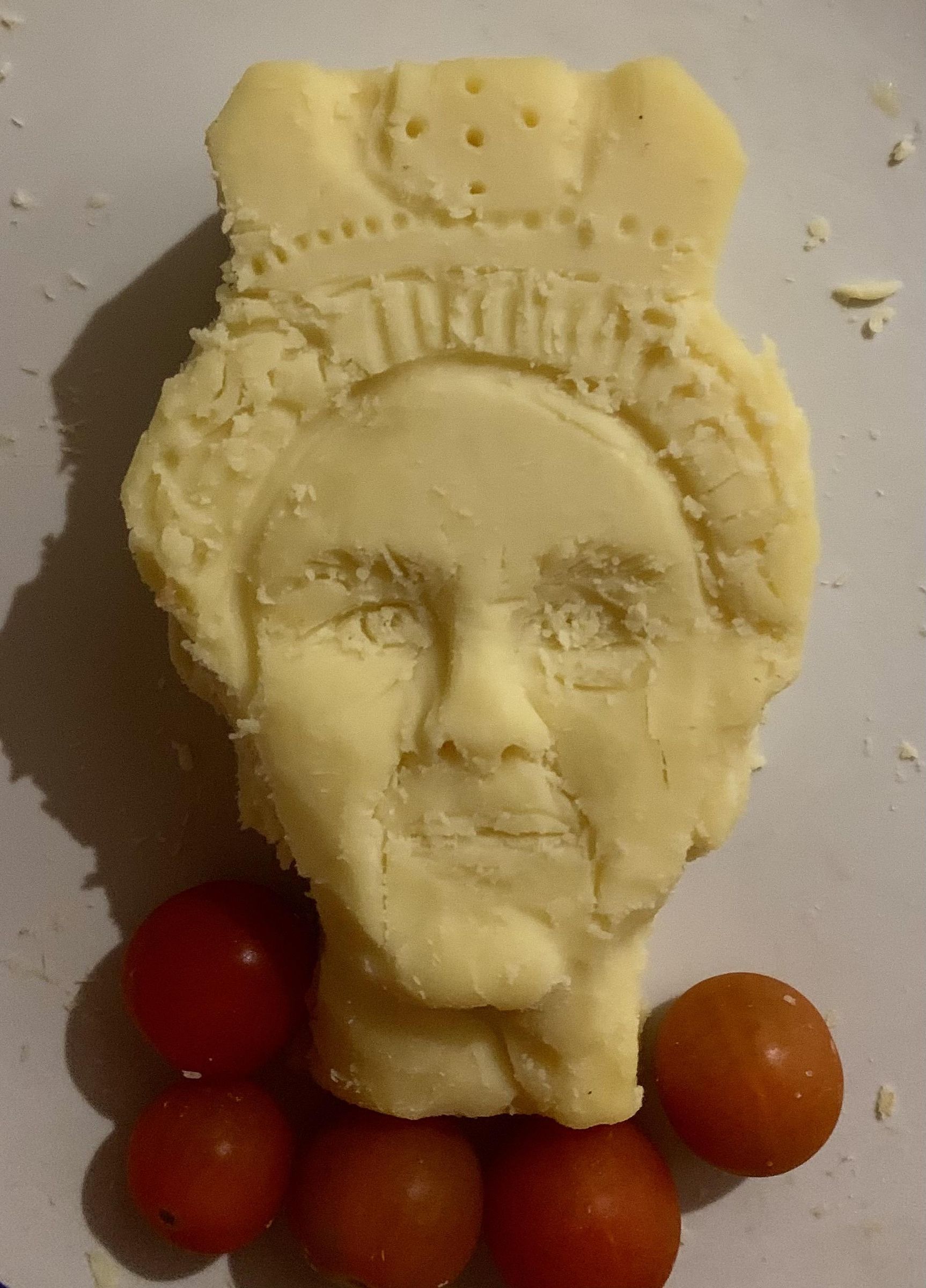 Queen Elizabeth II As a Block of Cheese : 5 Steps - Instructables