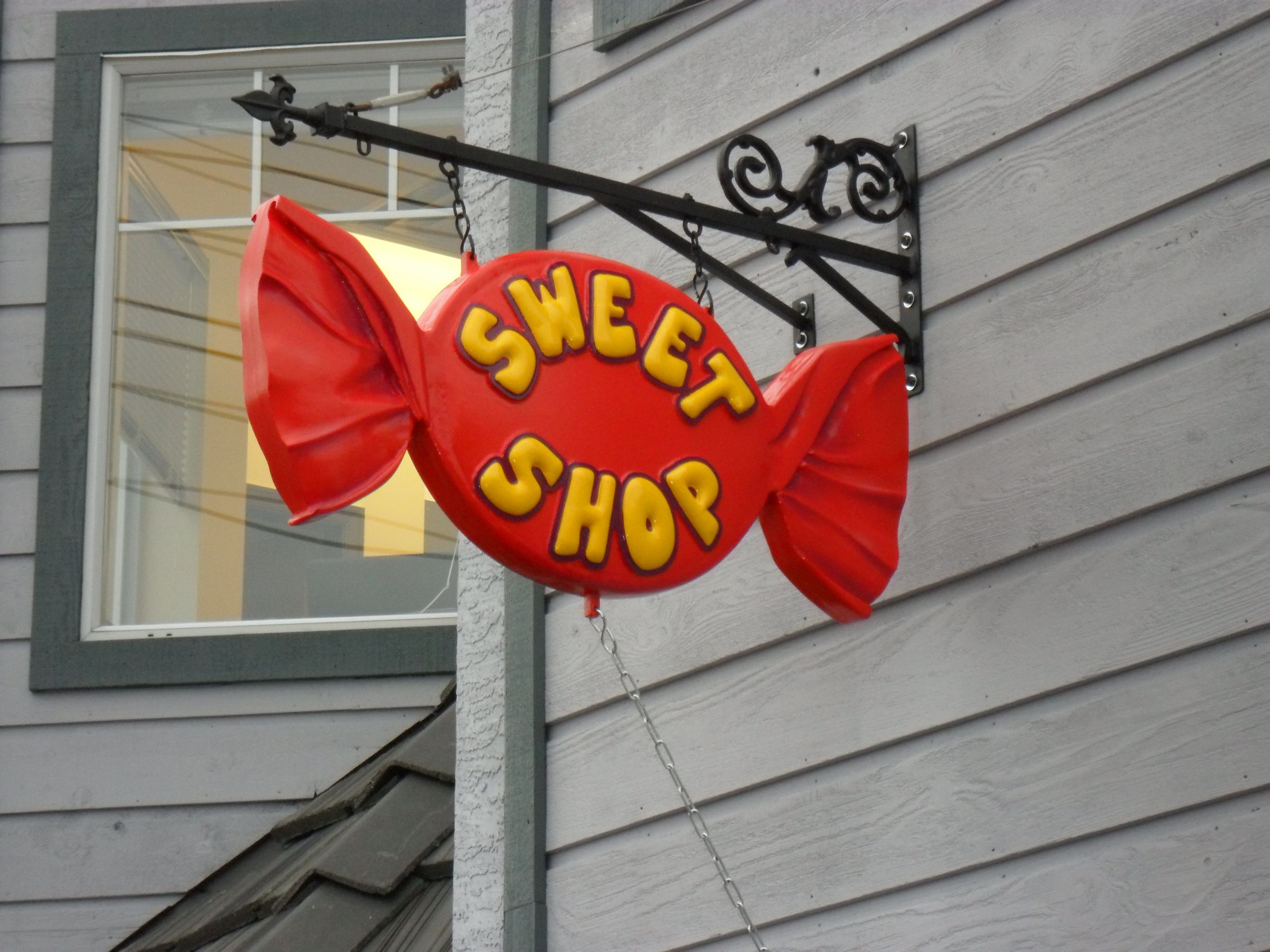 Large Wrapped Candy Sign - Instructables