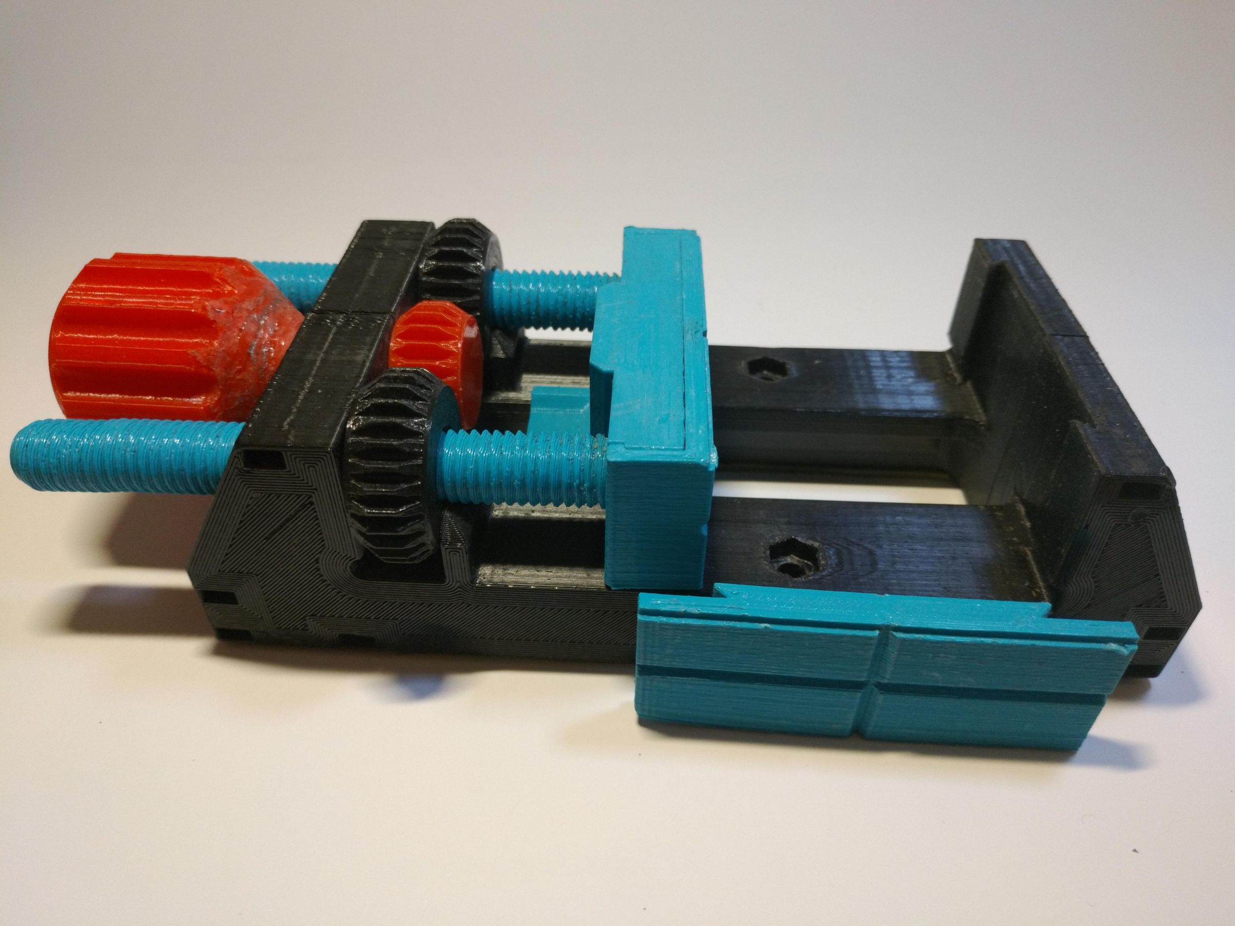 DIY Easy Bench Vise : 12 Steps - Instructables