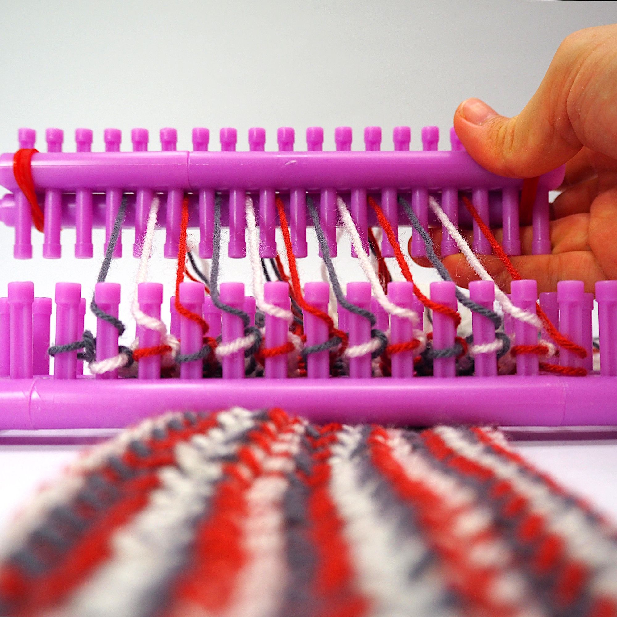 Warp Knitting on a Knitting Loom : 8 Steps (with Pictures) - Instructables