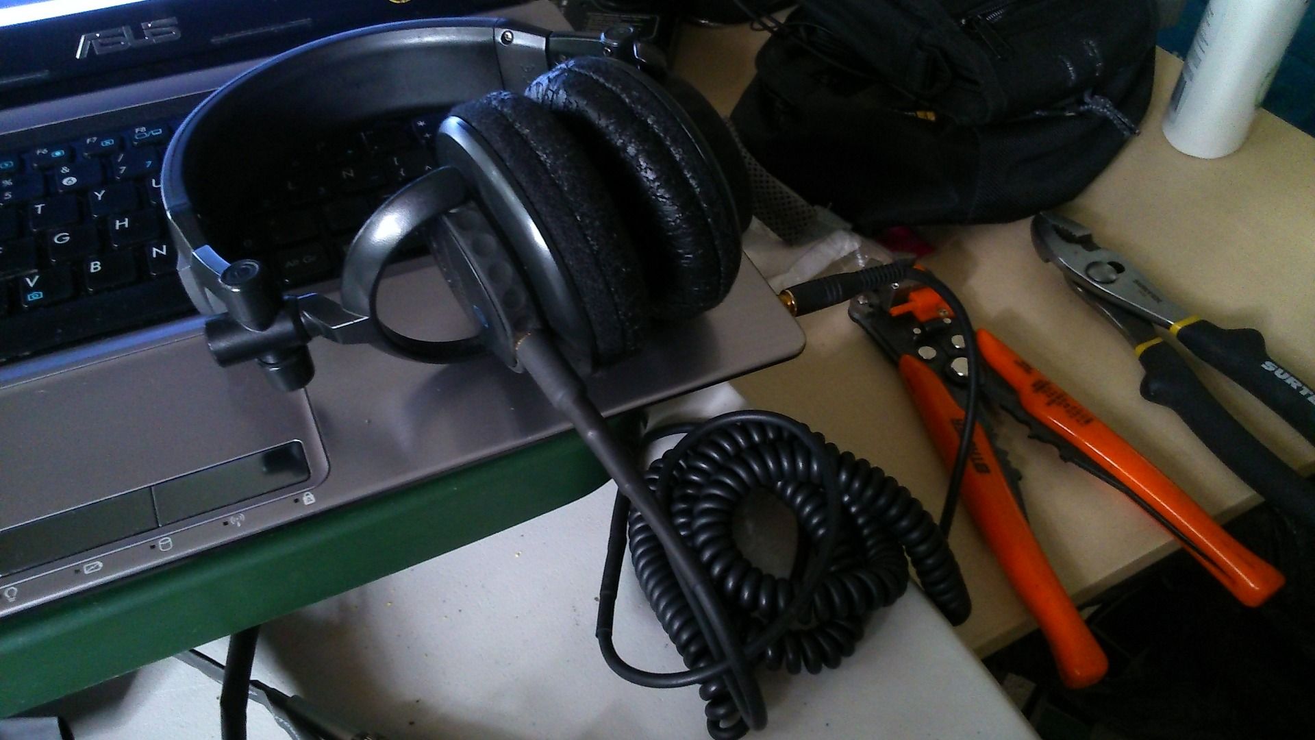 Headphone Removable Cable - Sony MDR-V500 : 9 Steps - Instructables