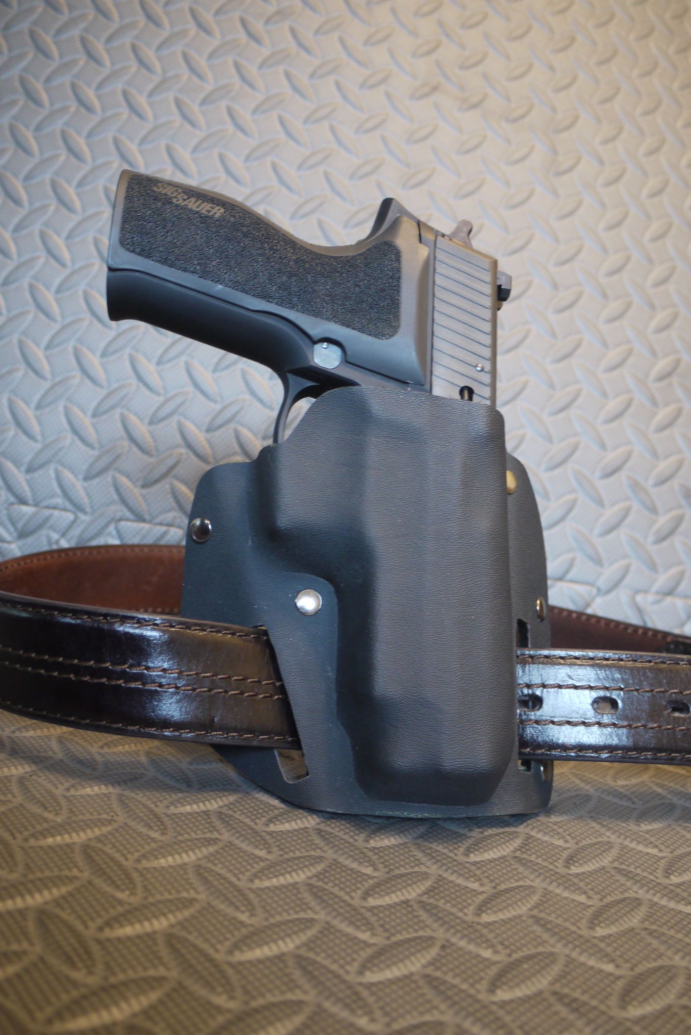 Leather/Kydex Holster : 10 Steps - Instructables