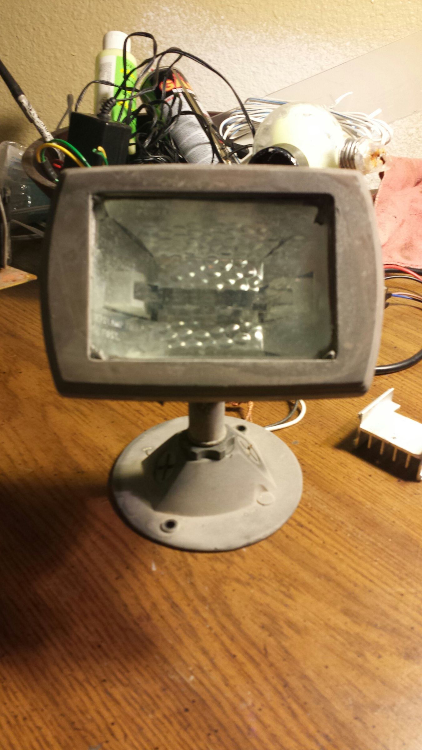 10W Led Security Light Hack : 8 Steps - Instructables
