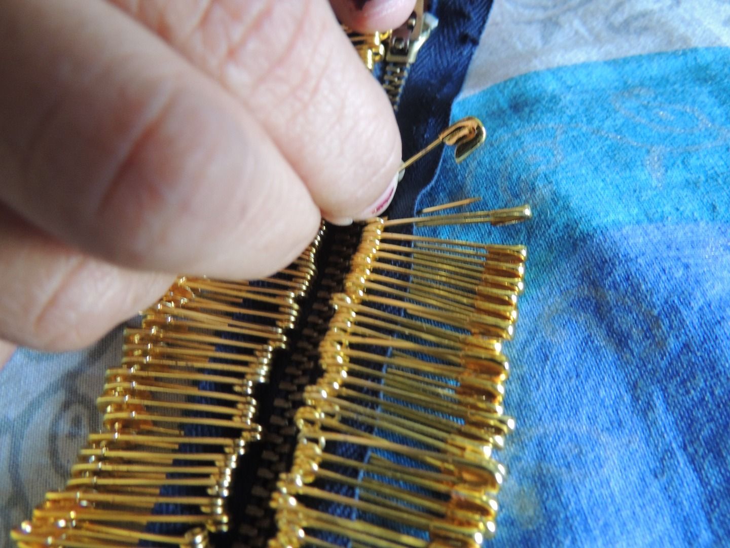 Zip Necklace : 5 Steps - Instructables
