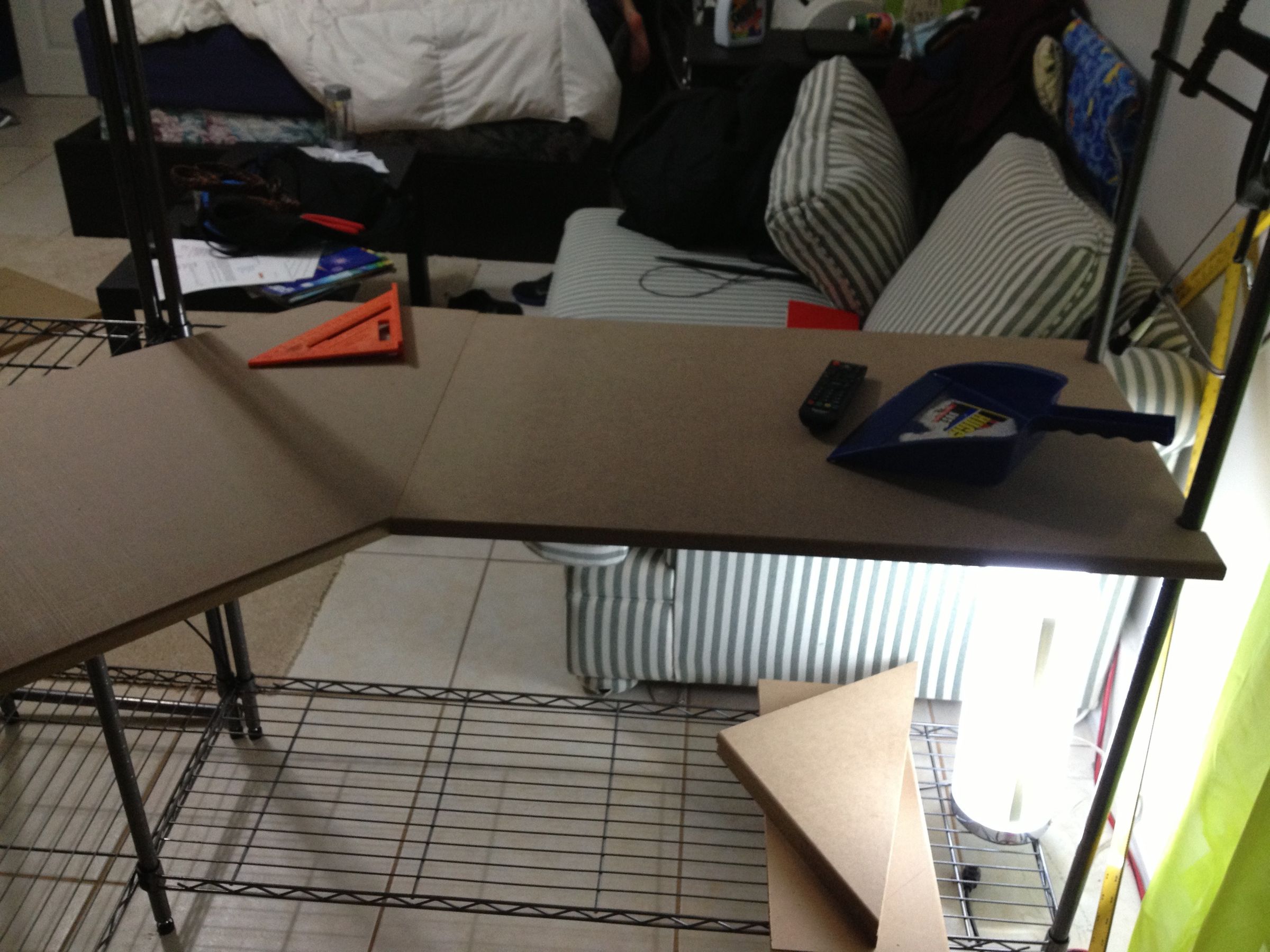 L-Shaped Wire Rack Computer Desk : 5 Steps - Instructables