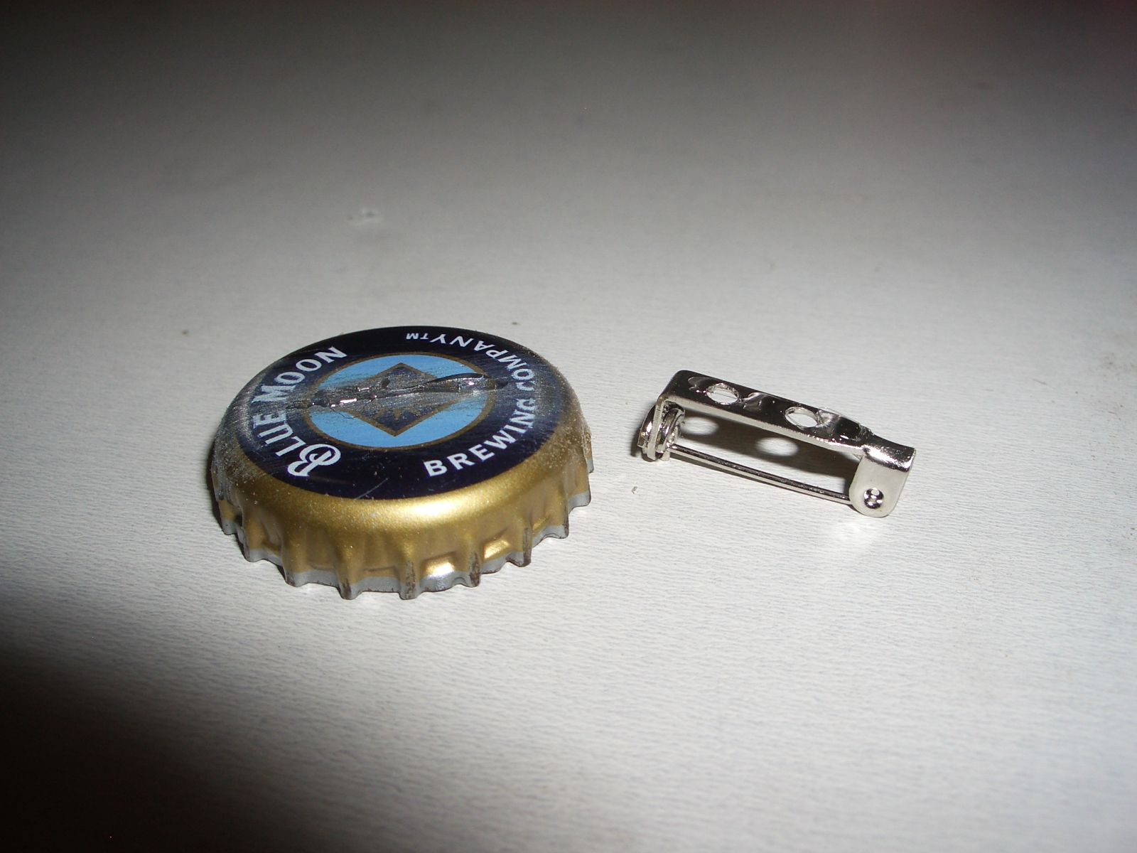 Bottlecap Badges : 6 Steps - Instructables