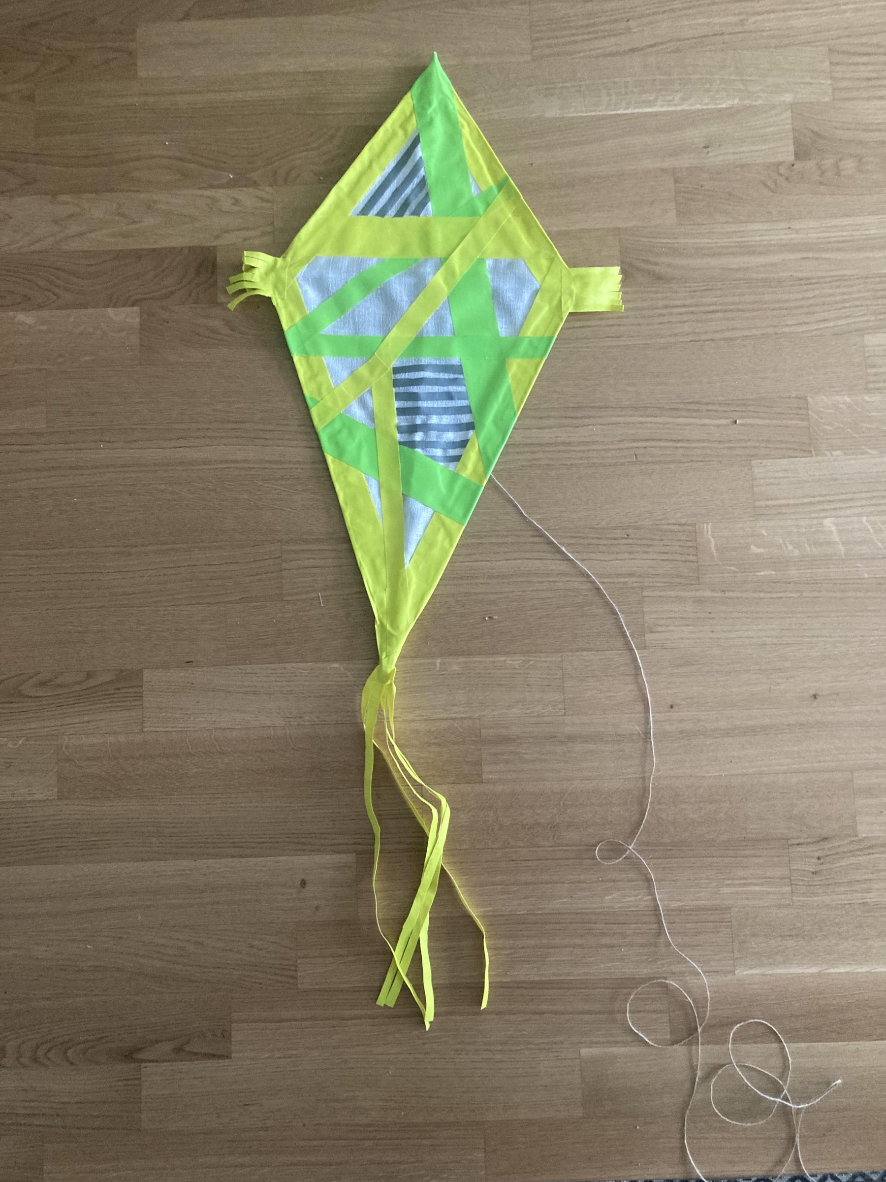 Tape-Art-Kite : 5 Steps - Instructables
