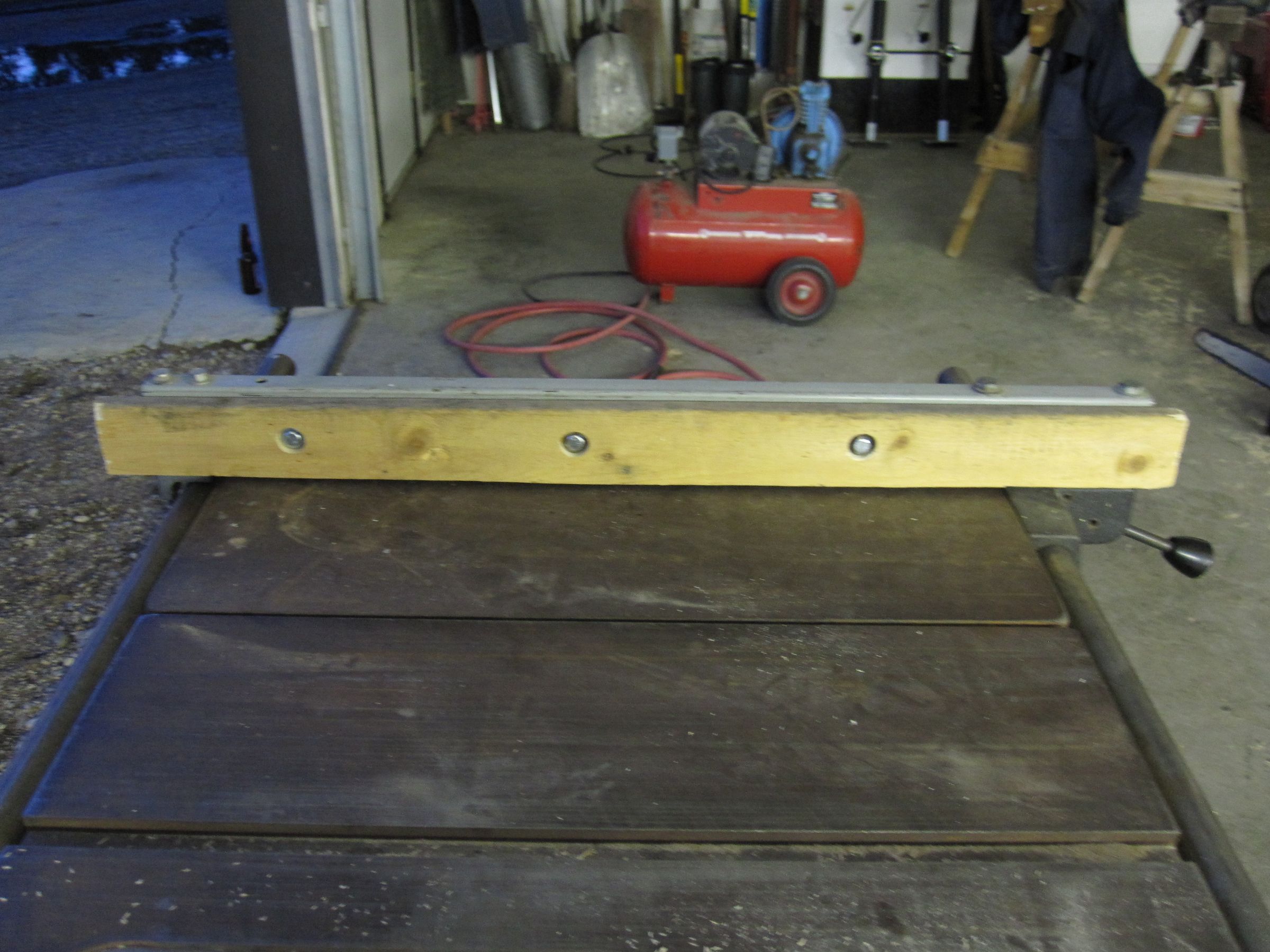 Easy Rip Fence Mod: Cut Easier Rabbet Joints : 5 Steps - Instructables