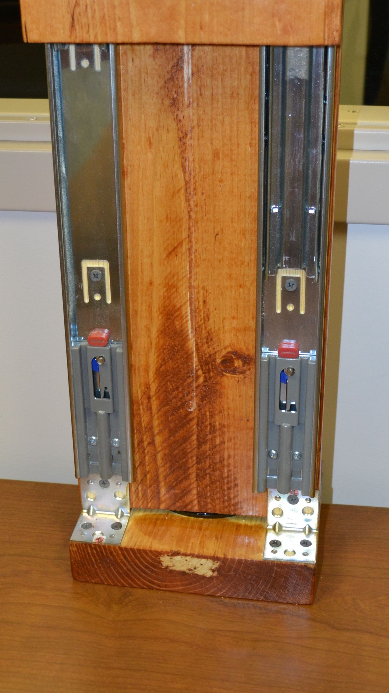 Adjustable Height Standing Desk : 4 Steps - Instructables