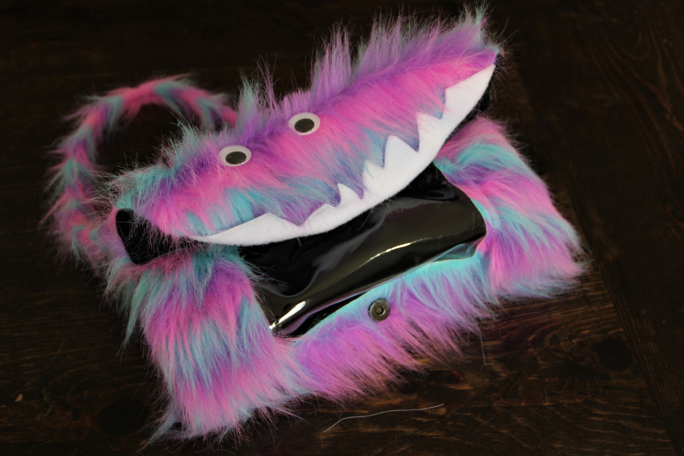 Monster Muff Purse With Vinyl View Screen : 11 Steps (with Pictures ...