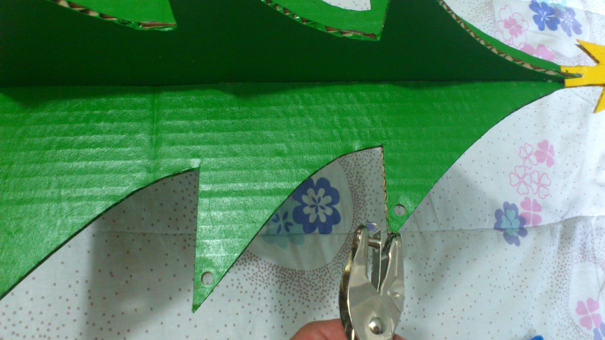 Cardboard Christmas Tree : 4 Steps (with Pictures) - Instructables