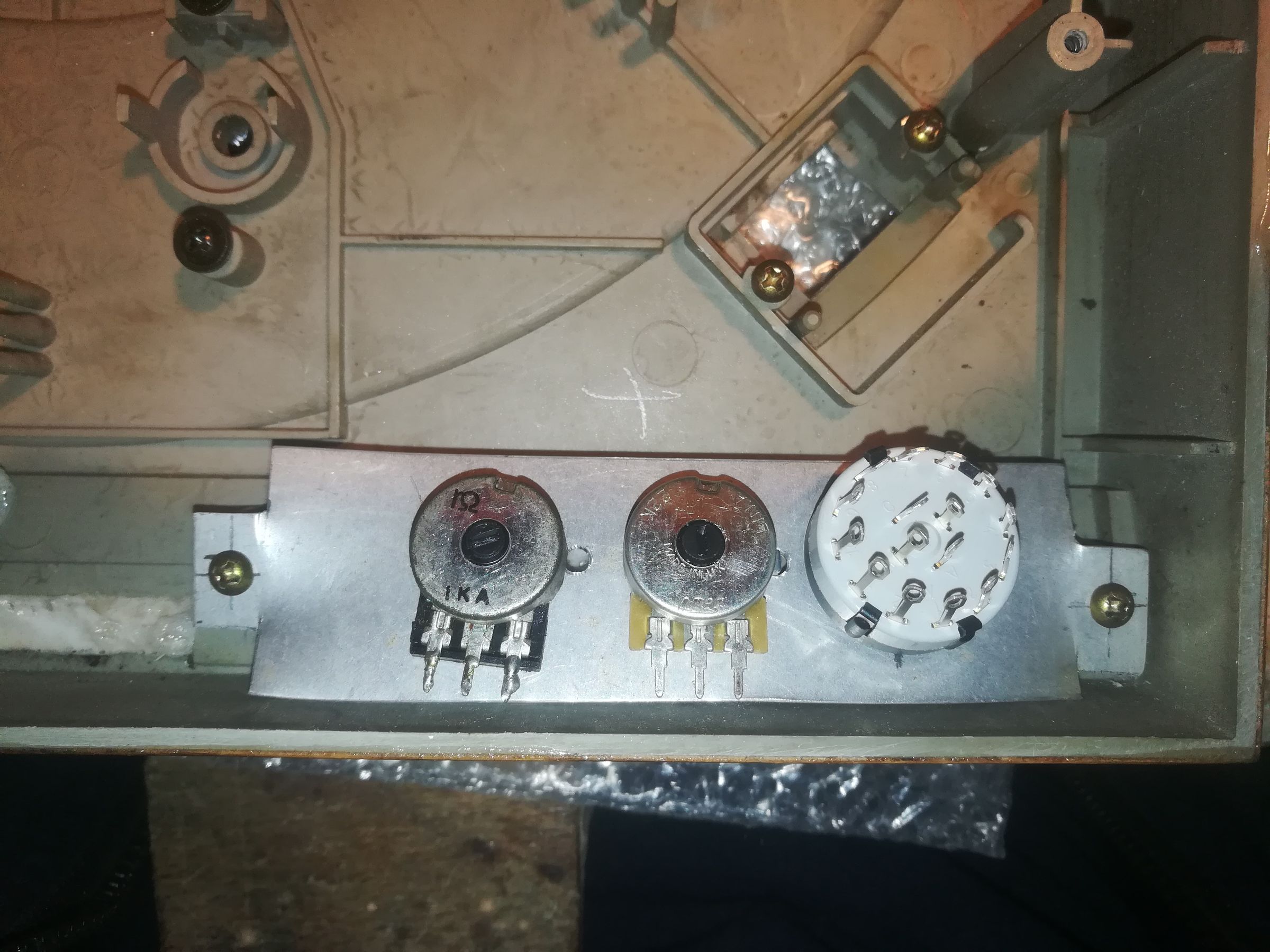 Restore an Old Record Player : 17 Steps (with Pictures) - Instructables