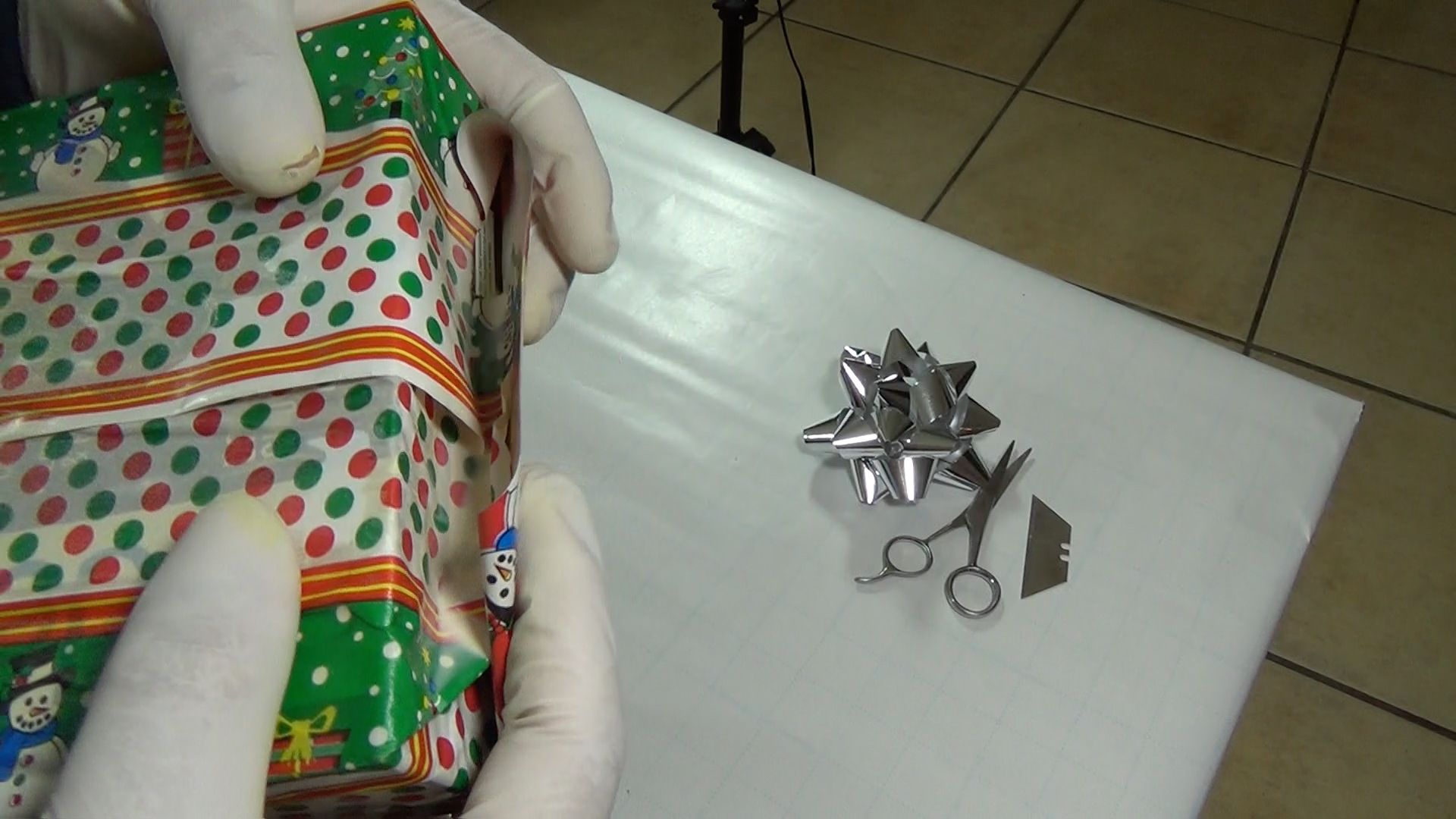 10 Christmas Gift Pranks You Can Do on Family and Friends! : 10 Steps ...