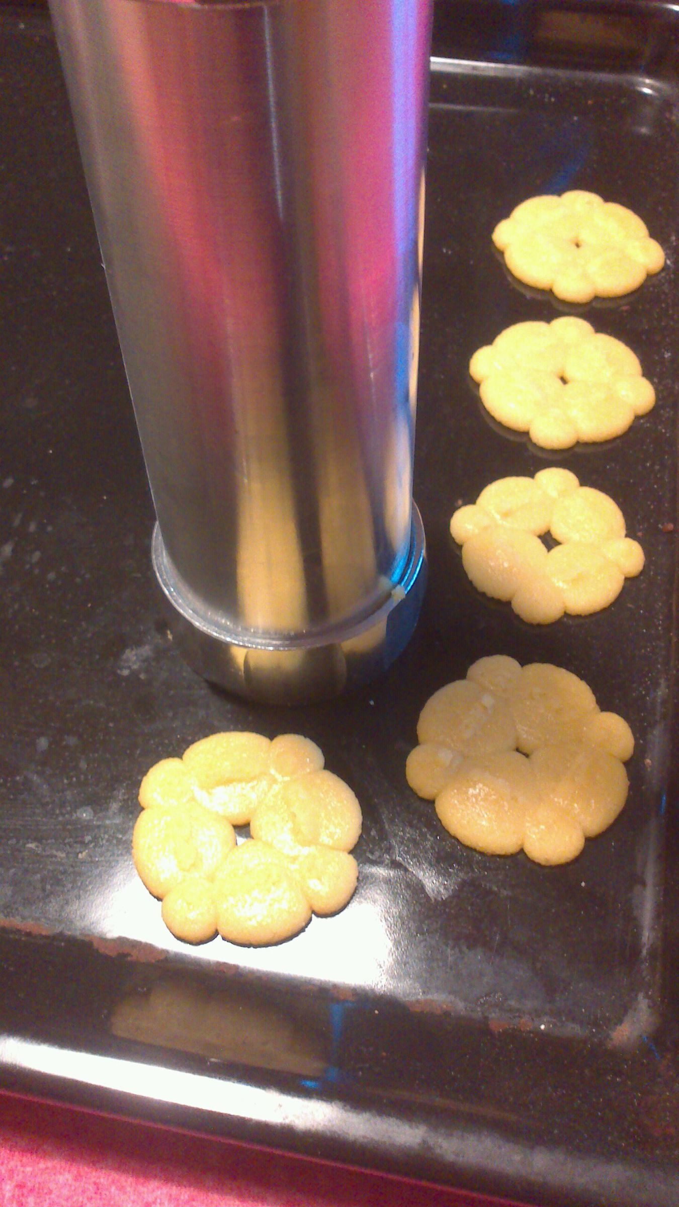 How to Use a Biscuit Press : 7 Steps (with Pictures) - Instructables