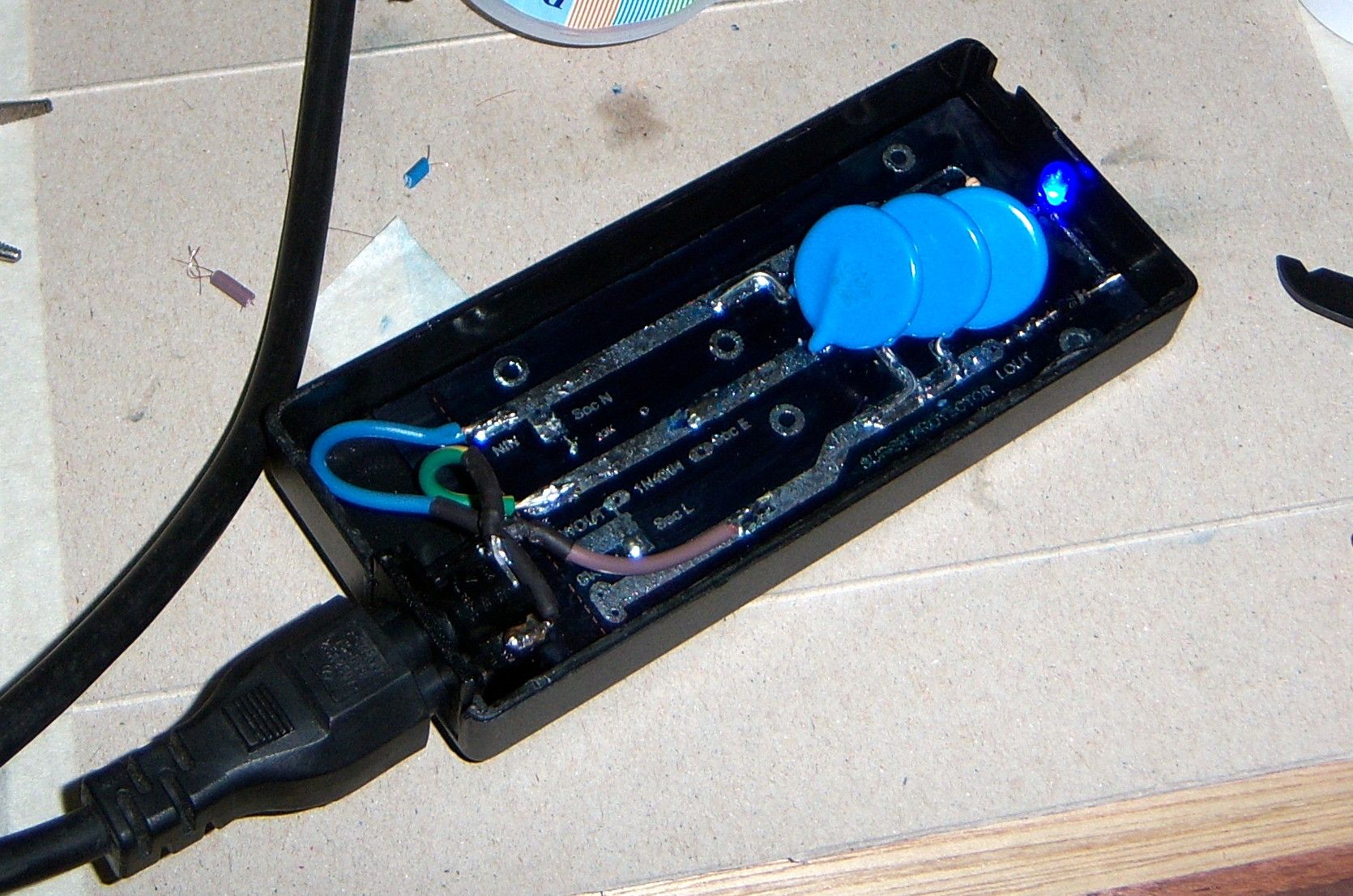 In-line Laptop Surge Protector With an Outlet : 6 Steps (with Pictures ...