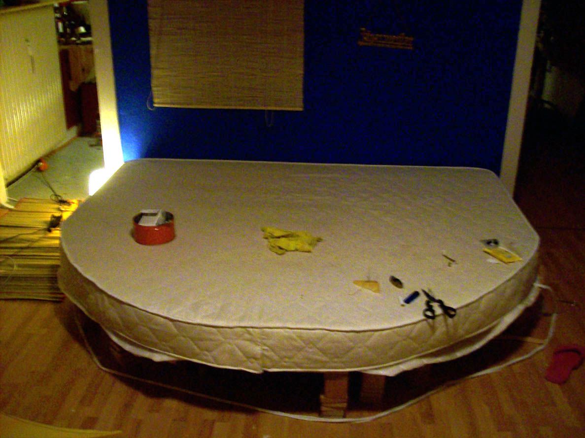 How to Make Your Foam Mattress Round (or Any Other Shape) : 4 Steps ...