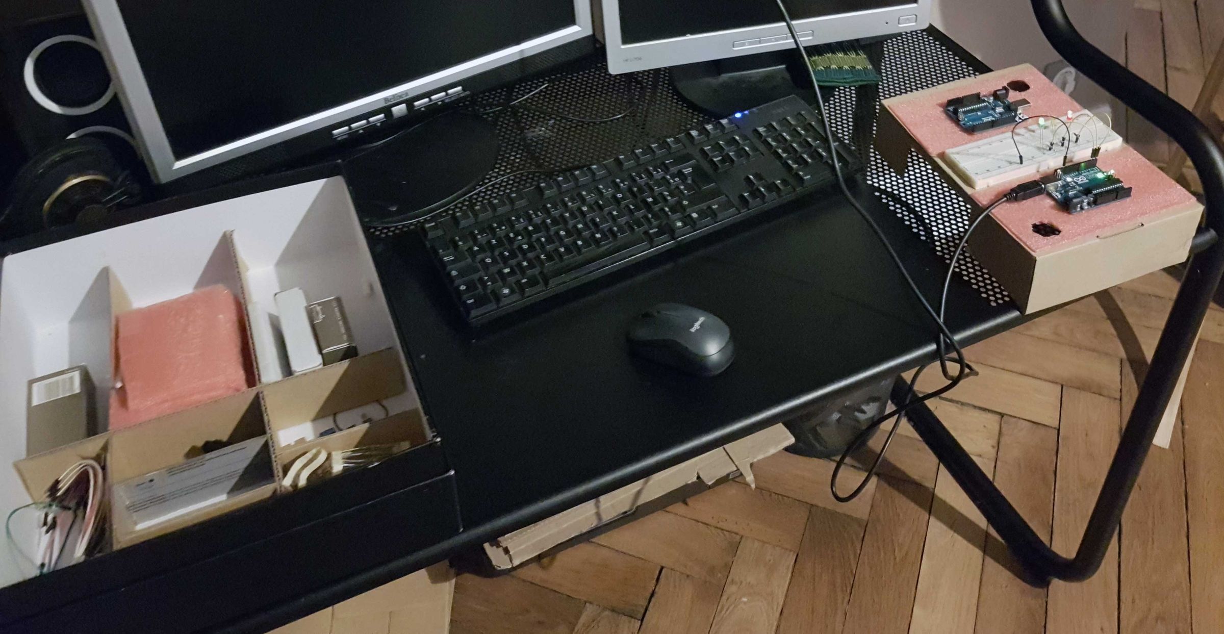 Electronic Foldable Prototyping Workbench : 4 Steps (with Pictures ...