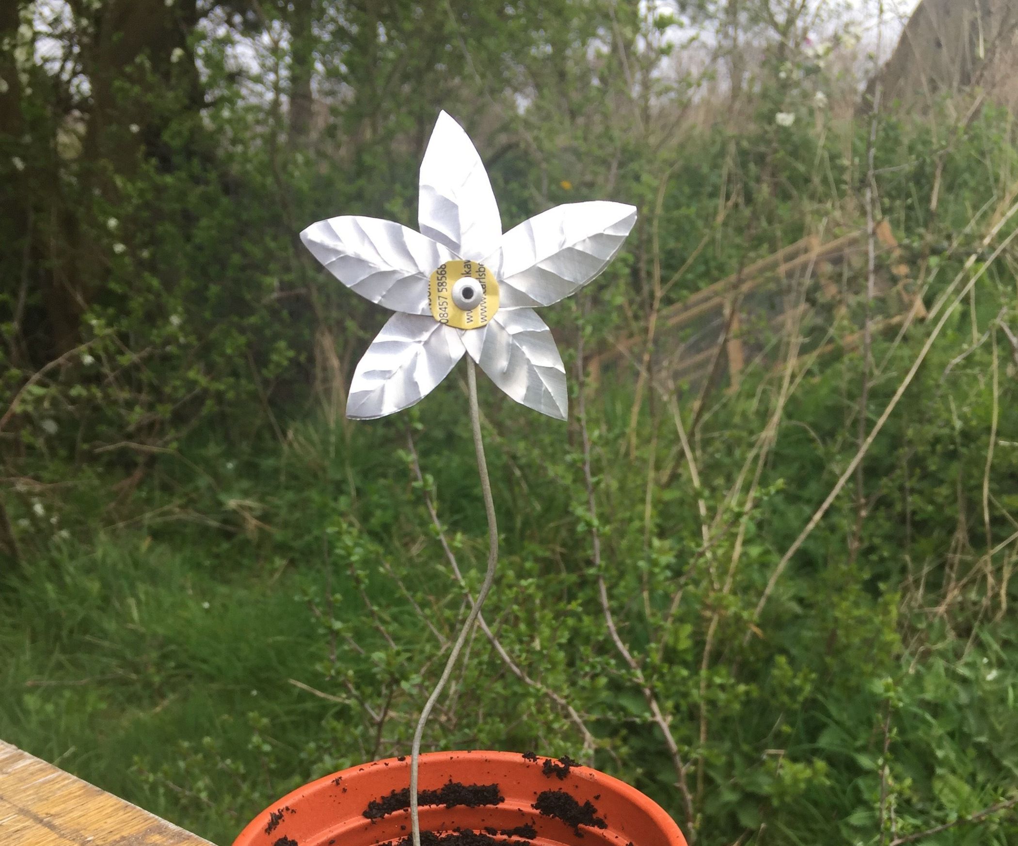How to Make a Simple Recycled Tin-Can Flower for Your Garden or Plant ...