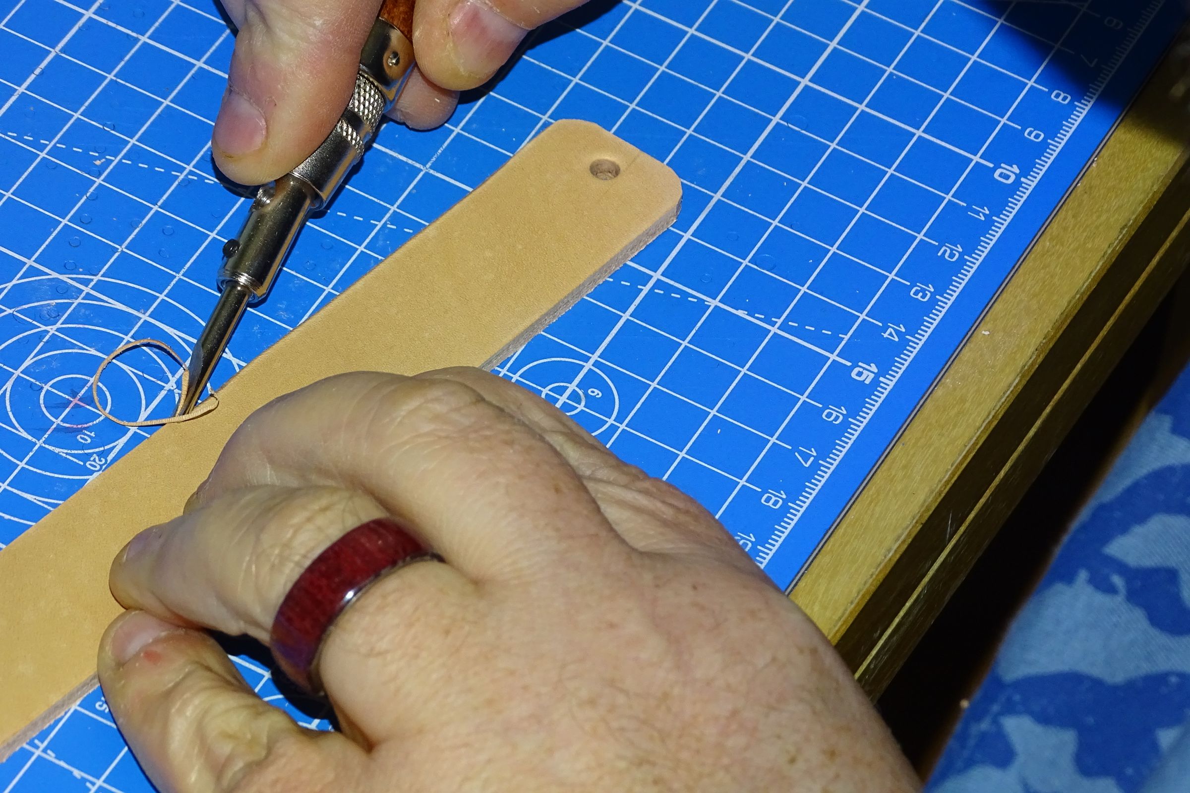 Making a Swivel Key Ring / Key Fob for Less Than $5 : 6 Steps (with ...