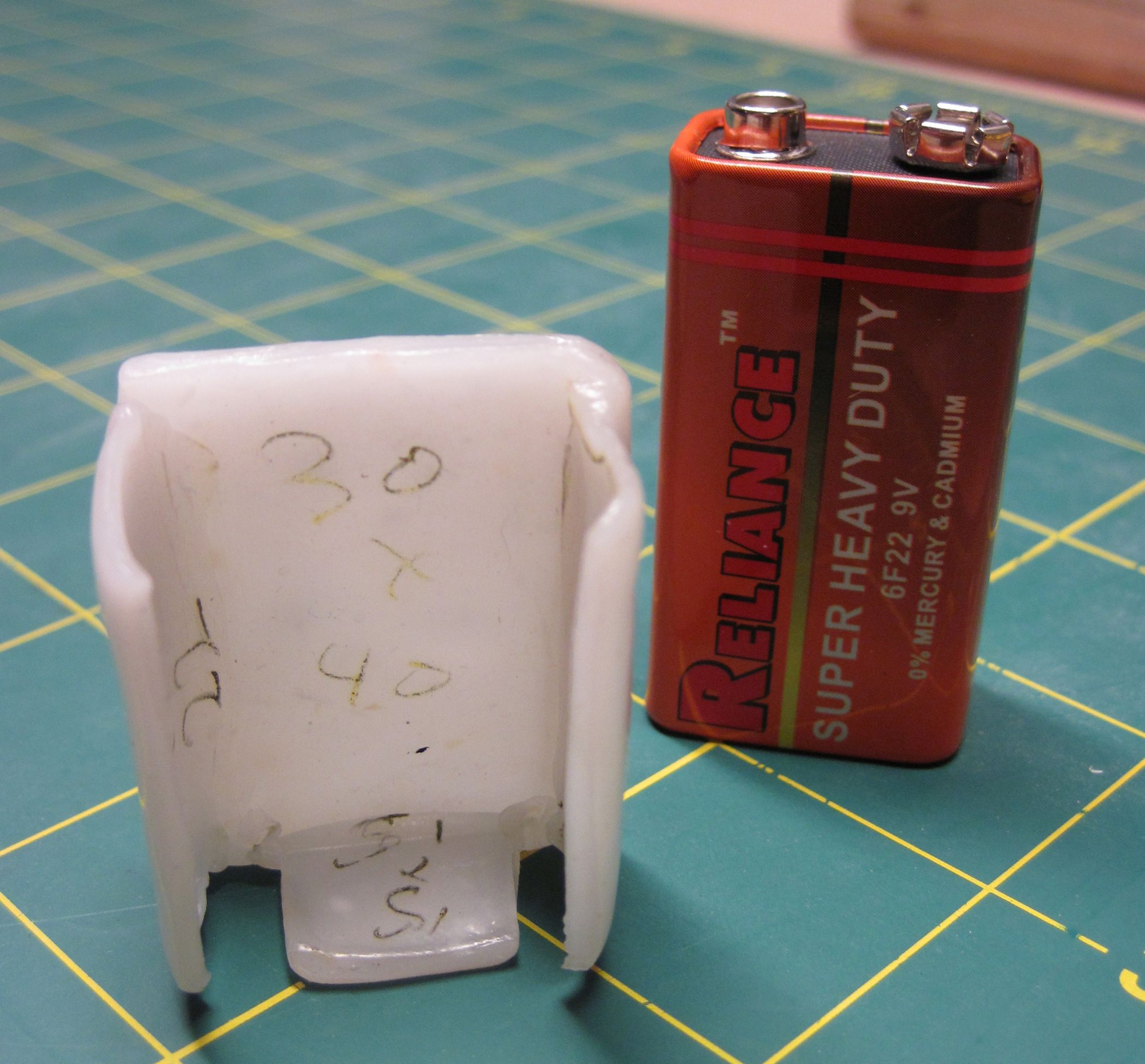 Custom Thermoplastic Battery Holder. : 6 Steps - Instructables
