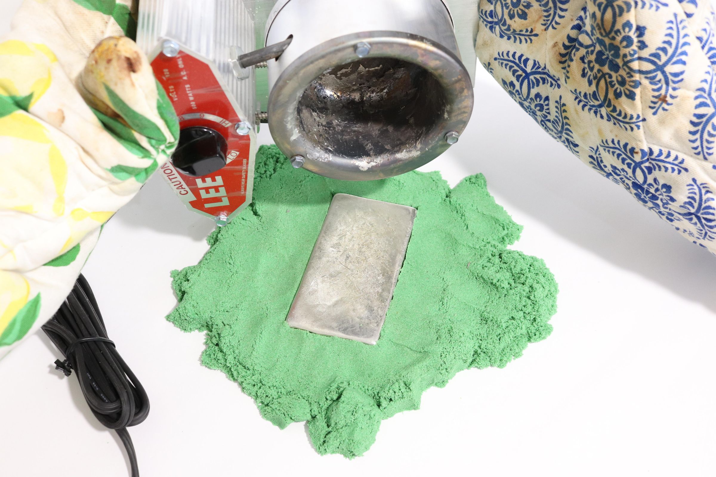 Mandalorian Beskar - Kinetic Sand Casting : 7 Steps (with Pictures ...