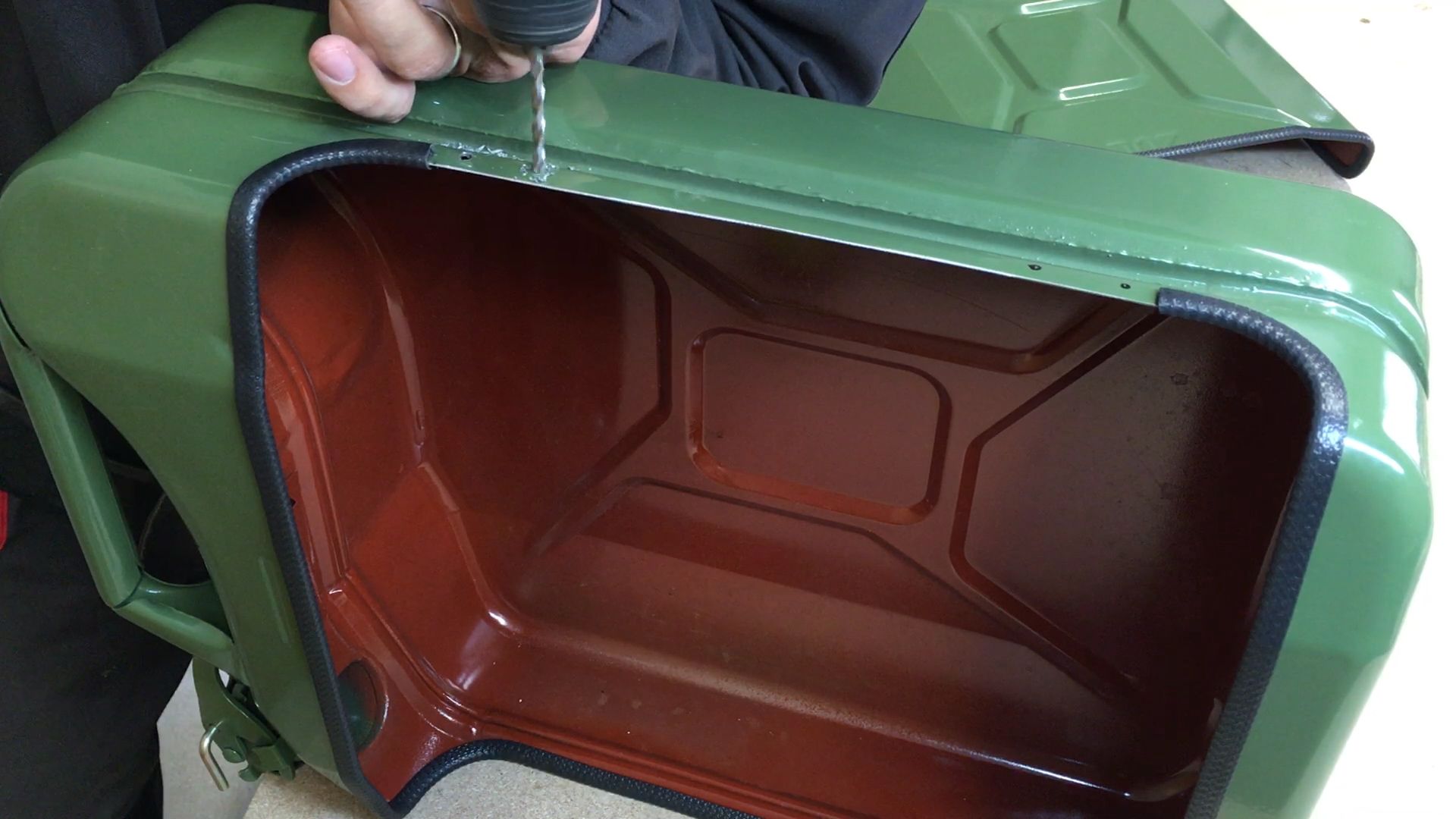 How to Make a Mini Bar From Jerry Can : 10 Steps (with Pictures ...