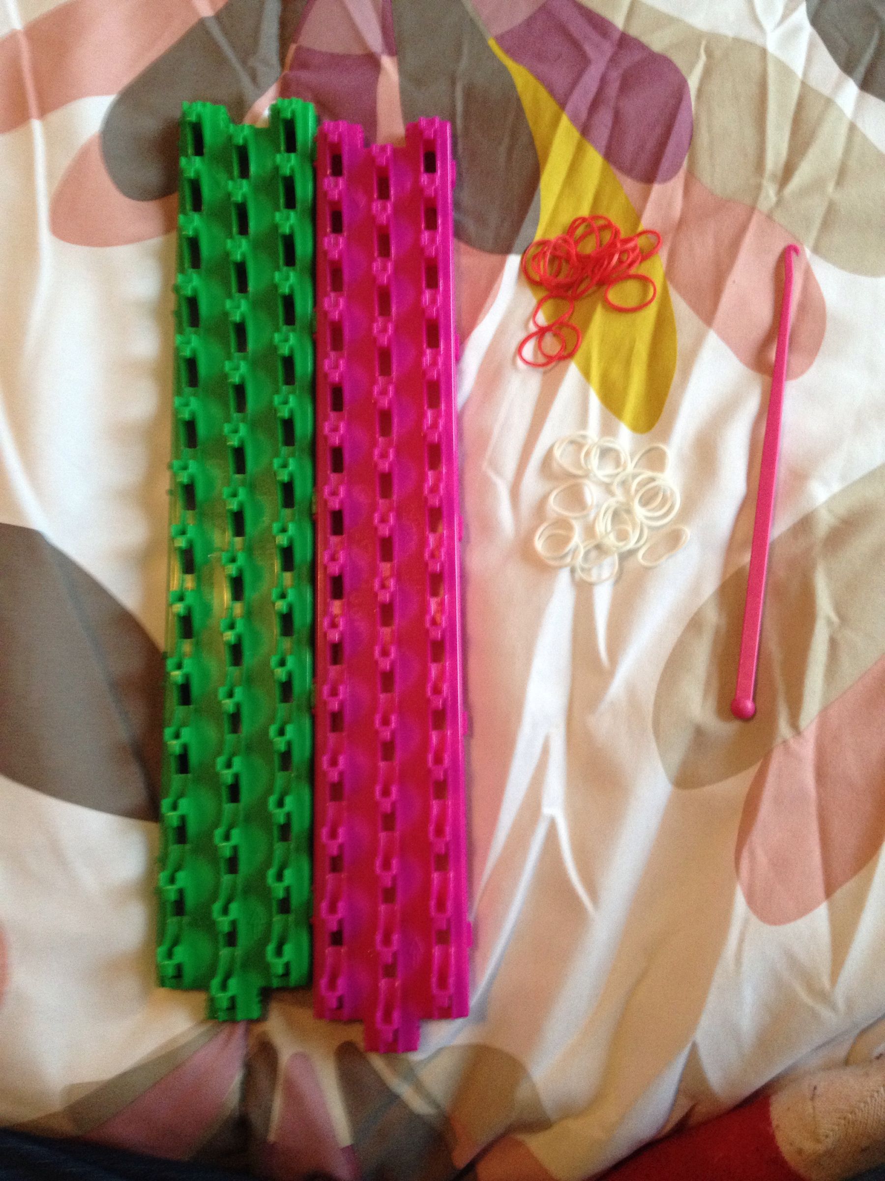 How to Make a Crazy Loom Candy Cane Charm : 11 Steps - Instructables