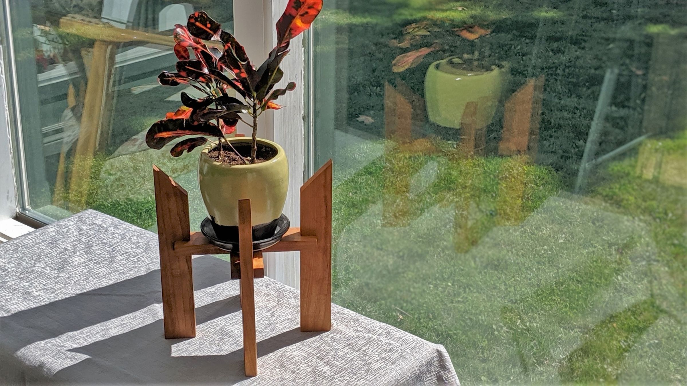 Mid-century Modern Plant Stand : 11 Steps (with Pictures) - Instructables