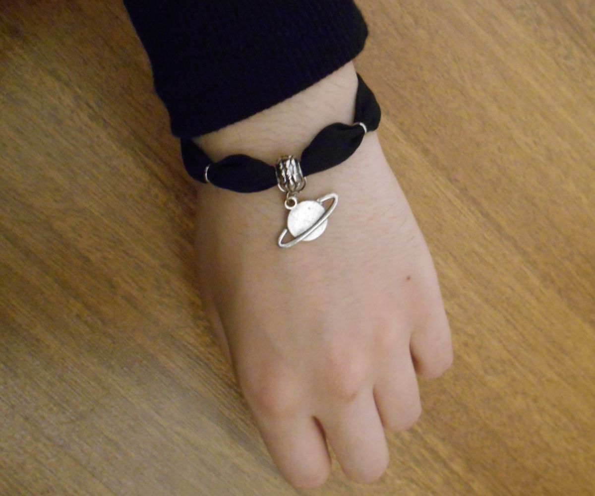 Saturn Bracelet-Choker : 7 Steps (with Pictures) - Instructables