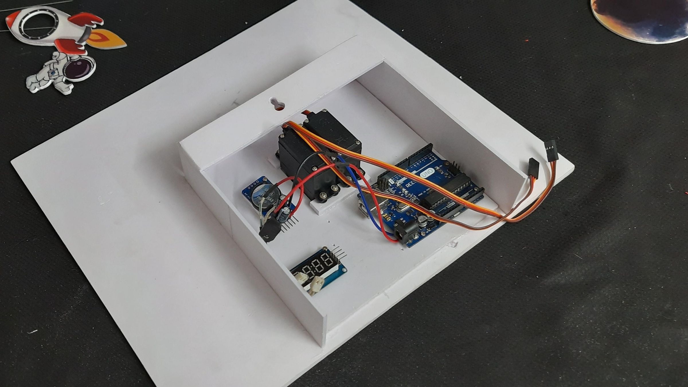 DIY Space Clock / Arduino Servo Clock. : 7 Steps (with Pictures) - Instructables