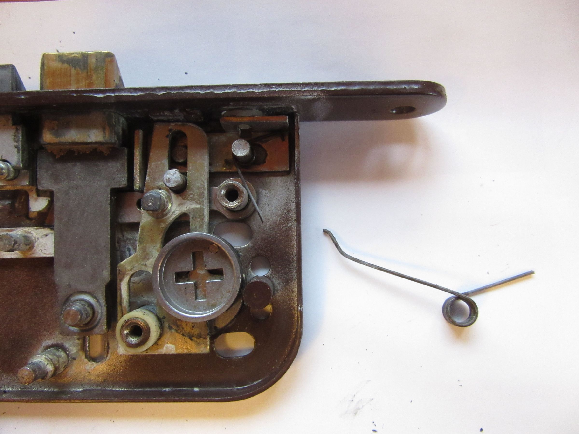 How to Disassemble a Boda 4235 Lock Case (Abloy 4235) : 5 Steps ...