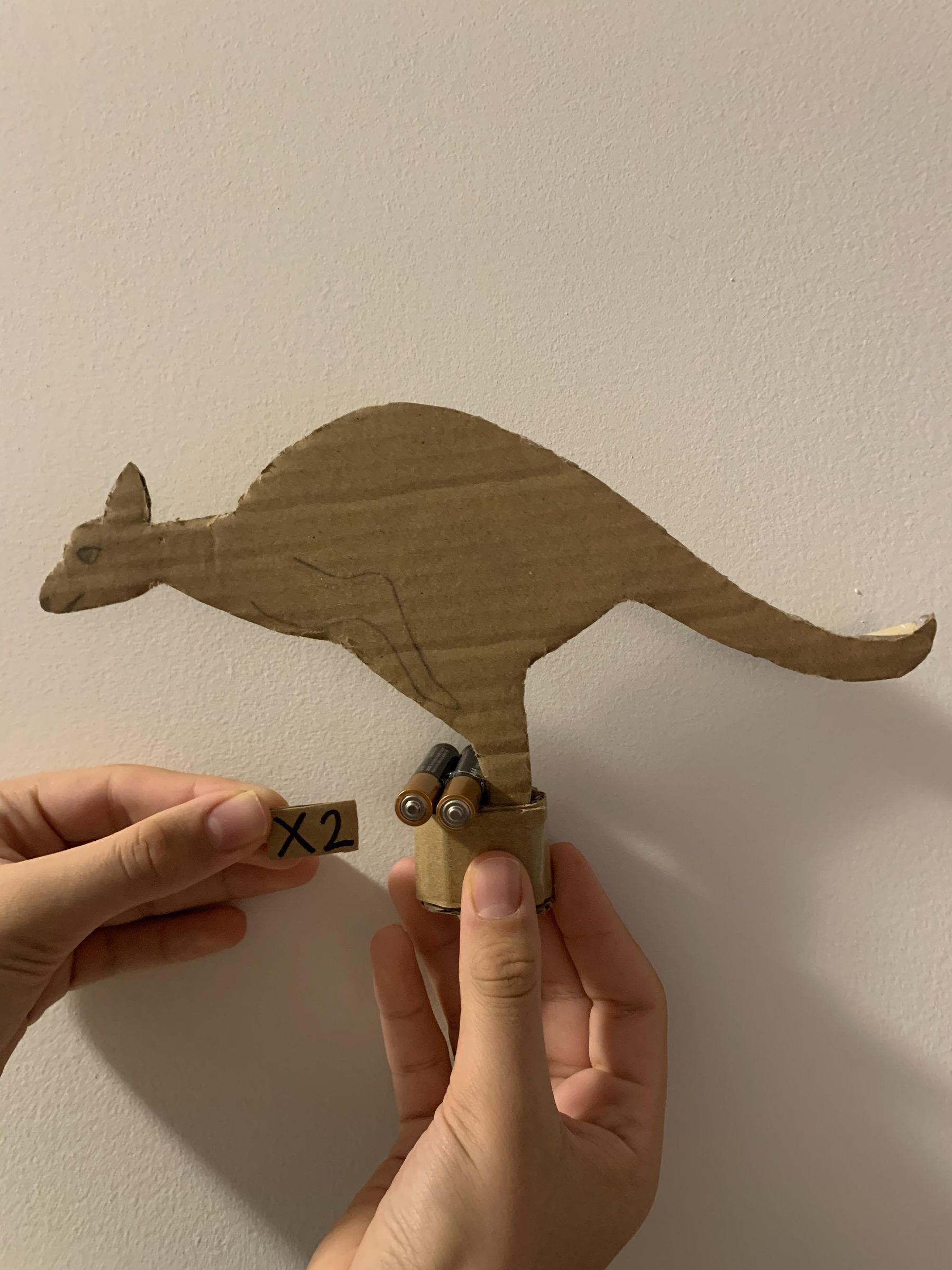 Kangaroo Phone Holder : 4 Steps (with Pictures) - Instructables