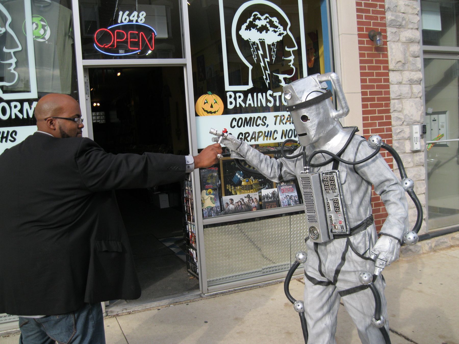 DOCTOR WHO CYBERMAN COSTUME : 5 Steps (with Pictures) - Instructables