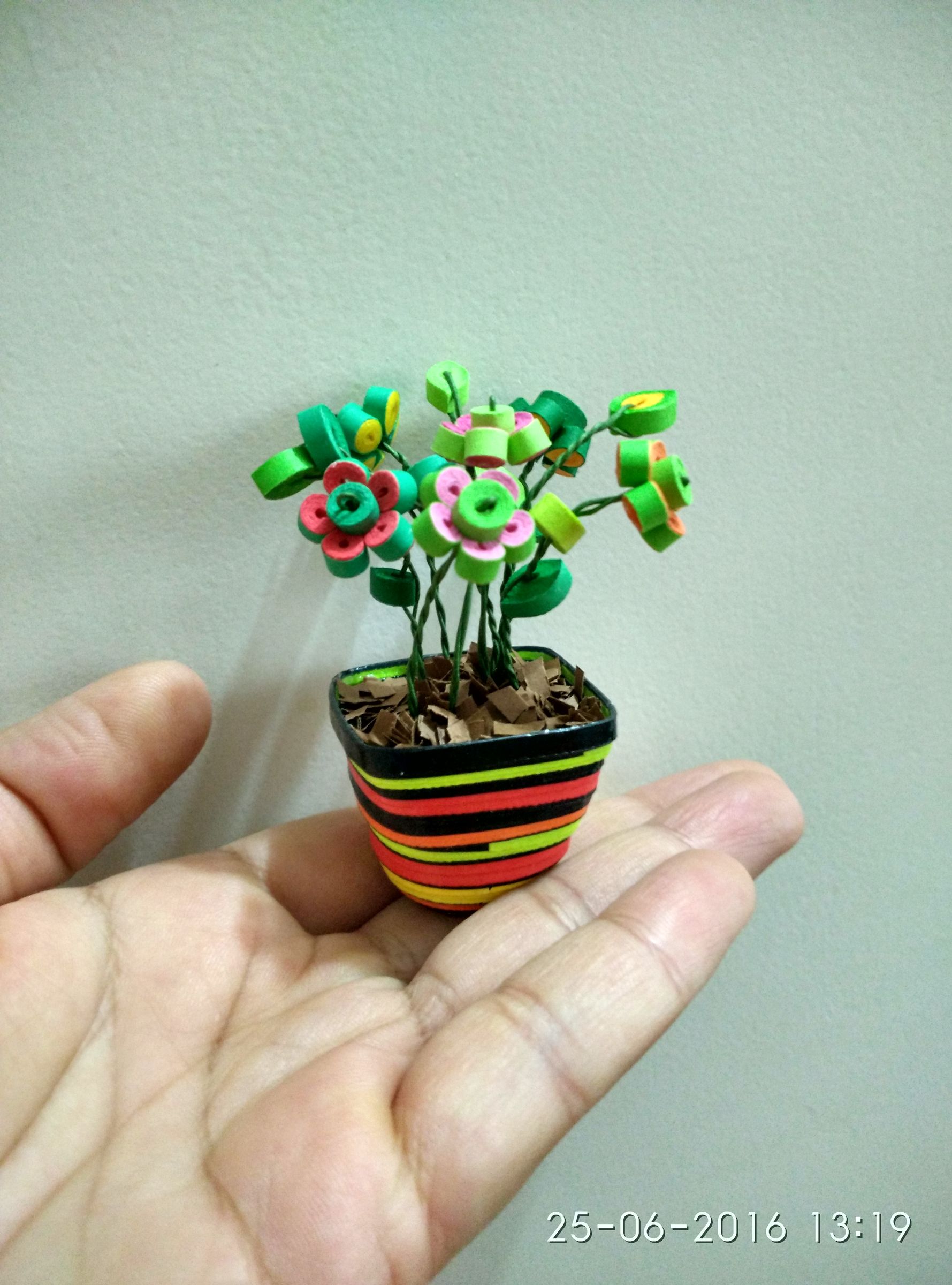 Realistic Quilled Miniature Flower Pot From Scratch! : 4 Steps ...