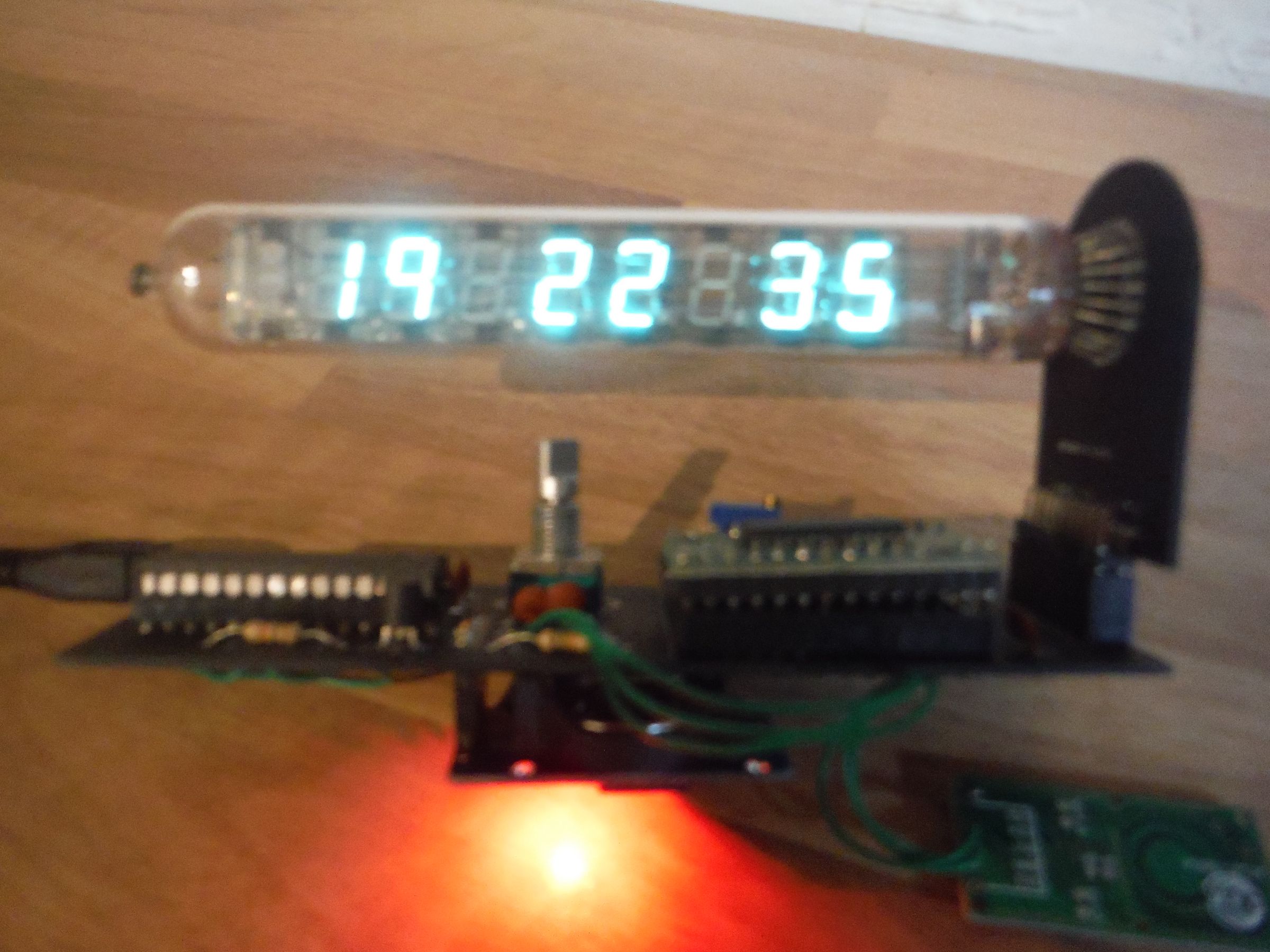 VFD Digital Clock With Low Component Count. : 11 Steps - Instructables
