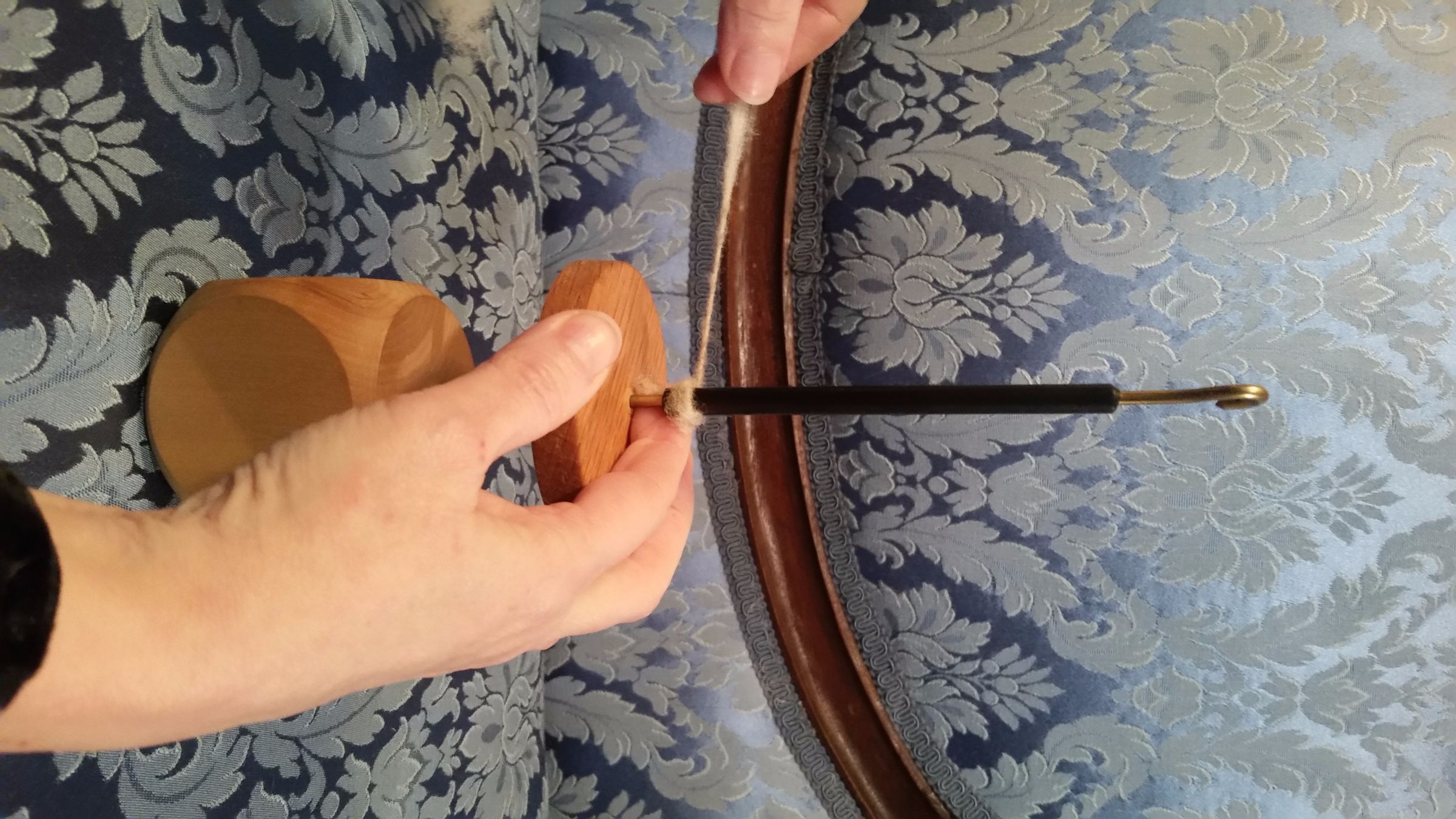 Using a Supported Spindle With a Base to Spin Yarn : 8 Steps (with ...