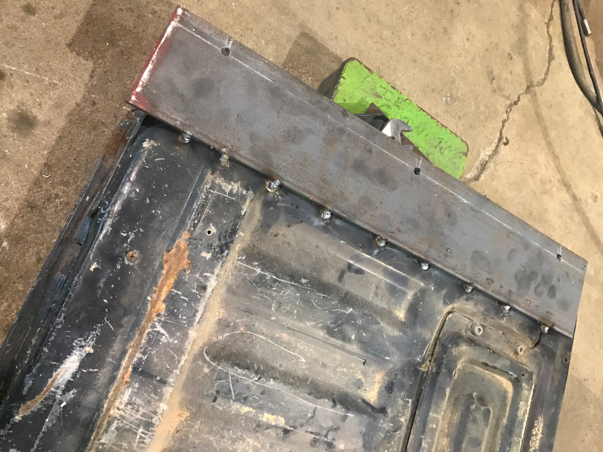 Trashy Tailgate Bench : 11 Steps (with Pictures) - Instructables